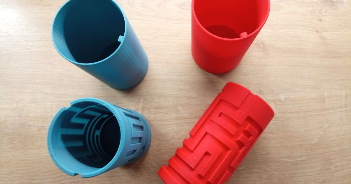 Maze-locked Money box par Martin Šlefr | Téléchargez gratuitement un ...