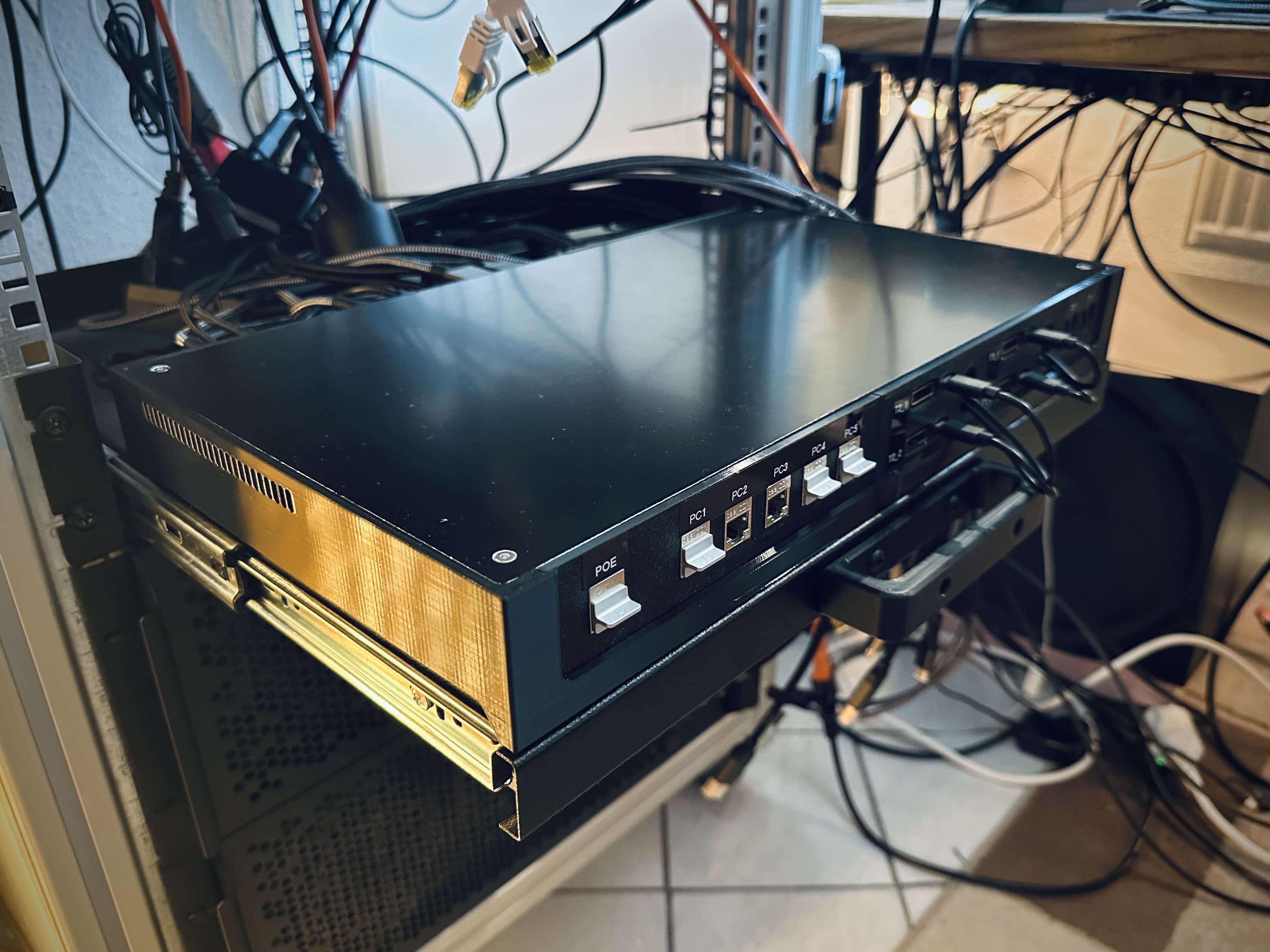 2U Rackmount Case for 19" Digitus Retractable Shelve by pixelwave ...