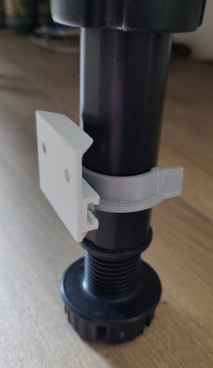 Hook-clip for kitchen cabinet baseboard by _ypO | Download free STL ...