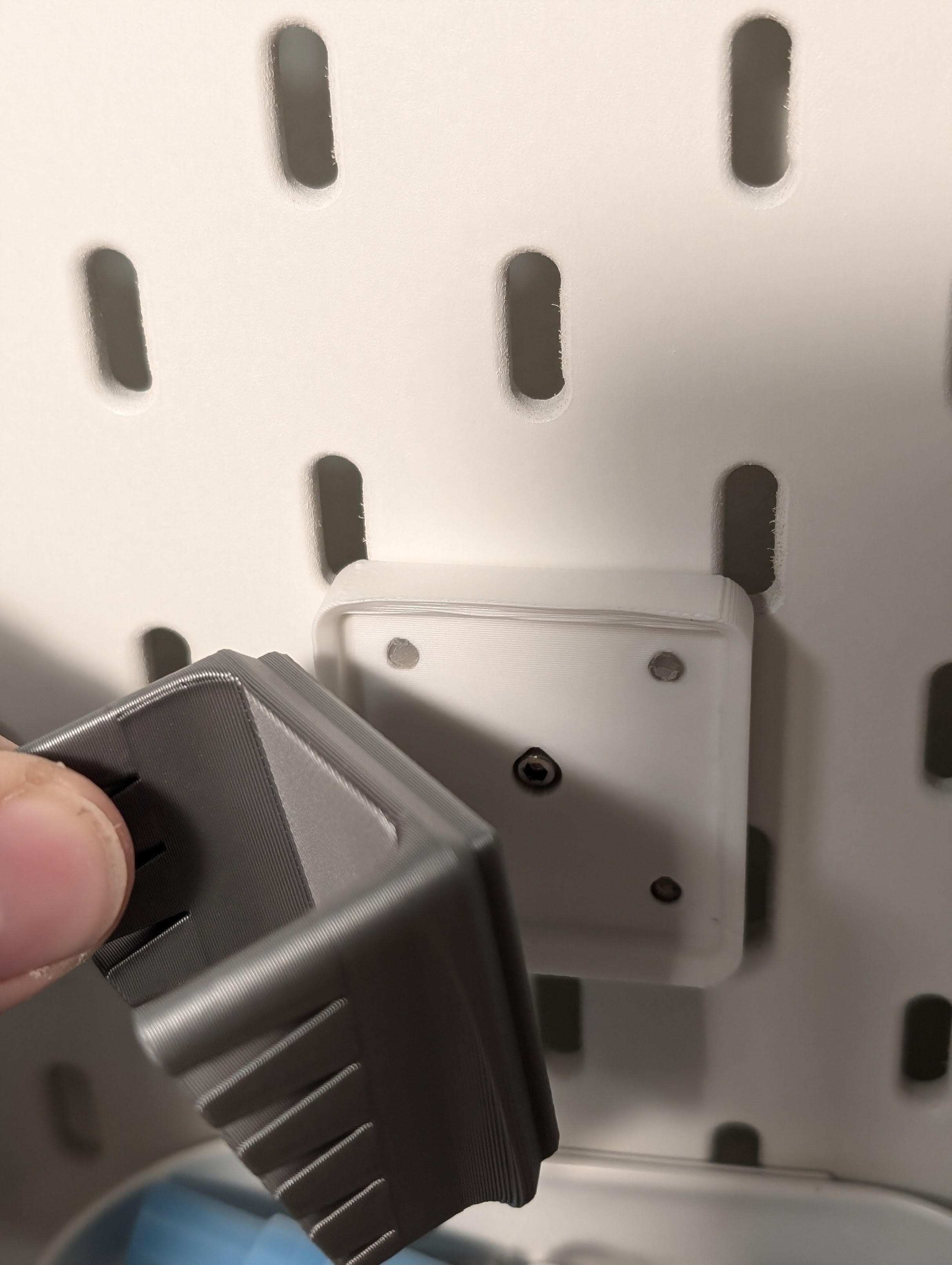 1x1 Gridfinity plate with magnets for Skadis by Paradox | Download free ...