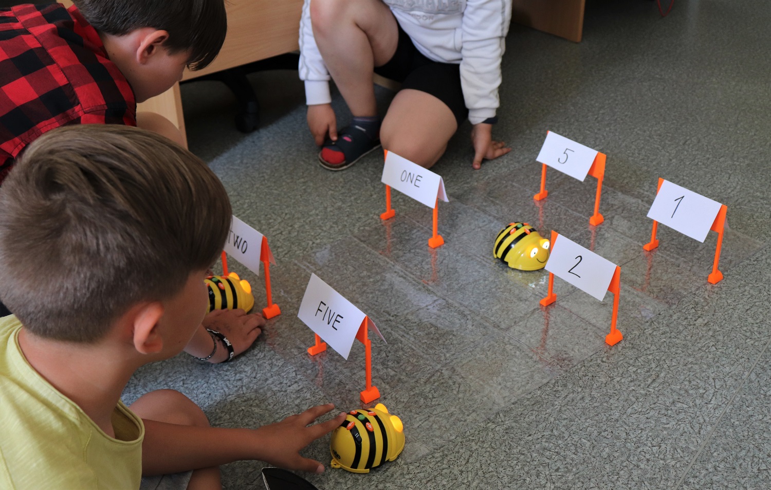 Branka pro Bee Bot - rozšiřující prvky pro práci s krokovými roboty Bee ...