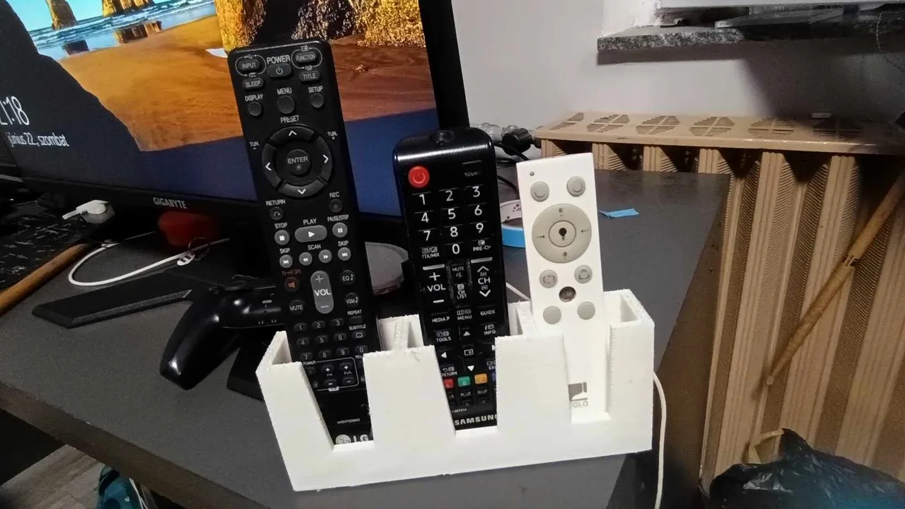 remote holder by kovkristof04 | Download free STL model | Printables.com