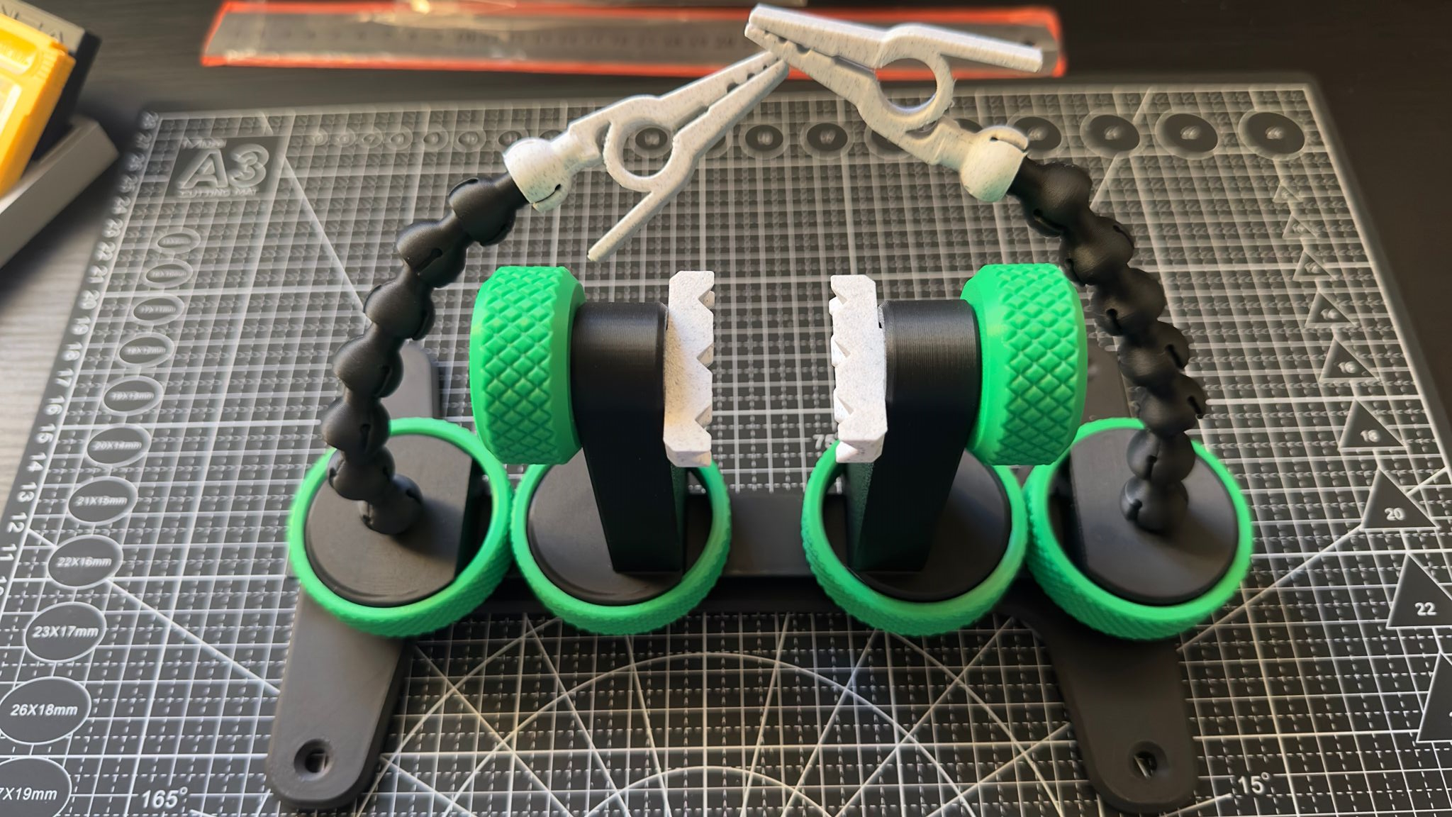 Helping Hands for Adjustable PCB Holder by BaklavaBaby29 | Download ...