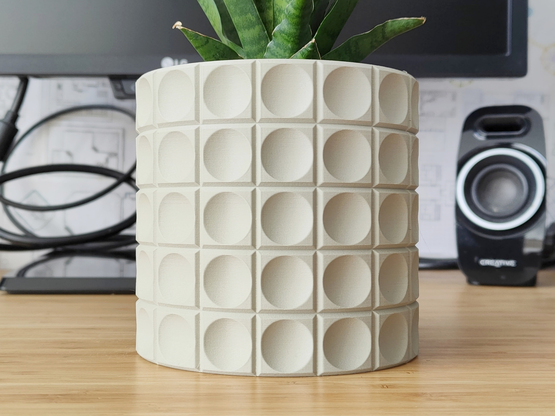 Atomic science Plant pot and Planter - Vase mode design par SASSy ...