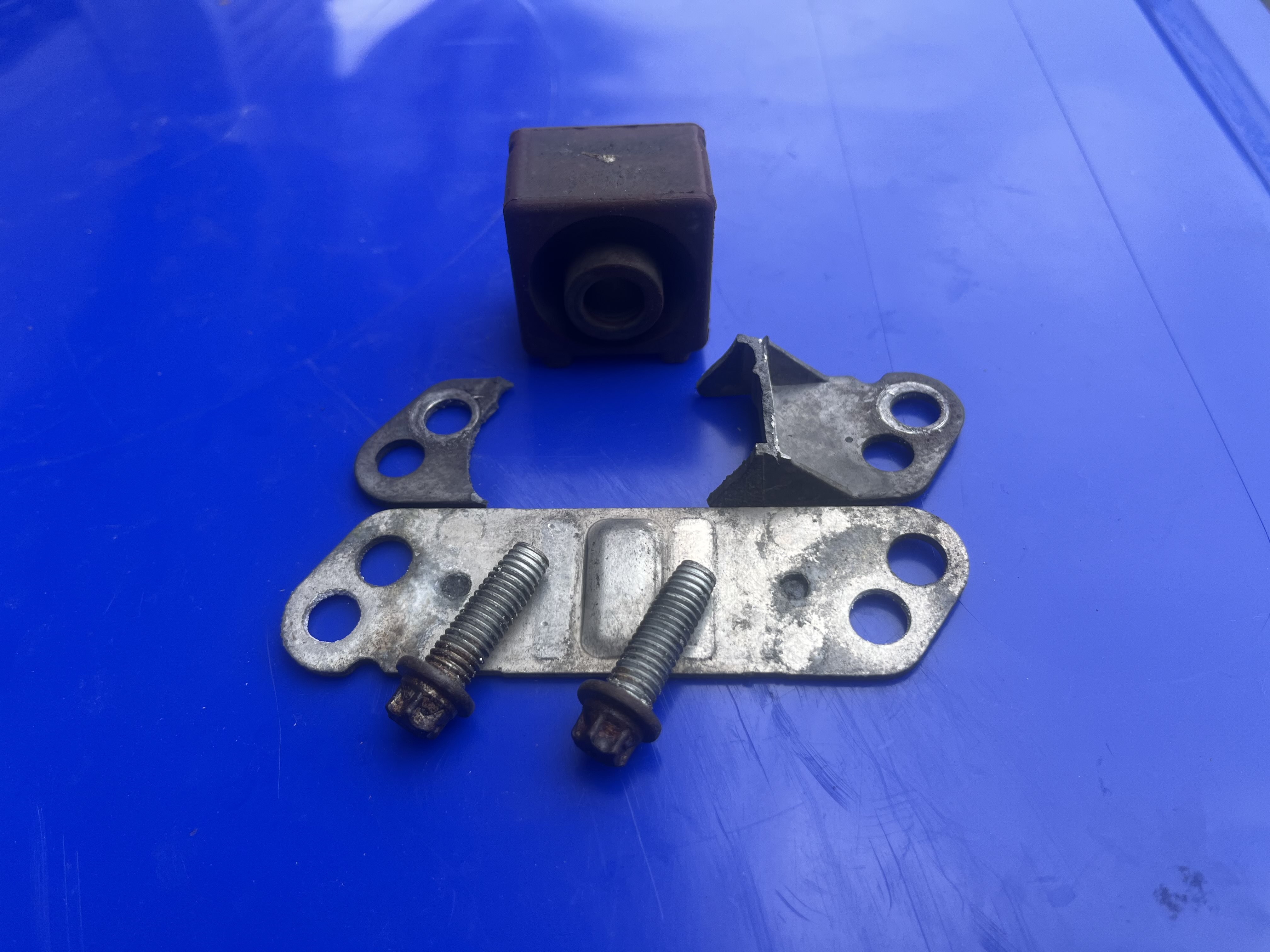 BMW Exhaust hanger (outer) 18307633093 by Calvin C | Download free STL ...