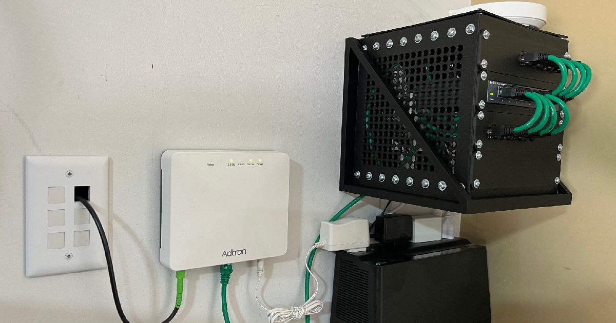 Wall Mount/Shelf for Mini server rack - TP Link TL-SG108 and Raspberry ...