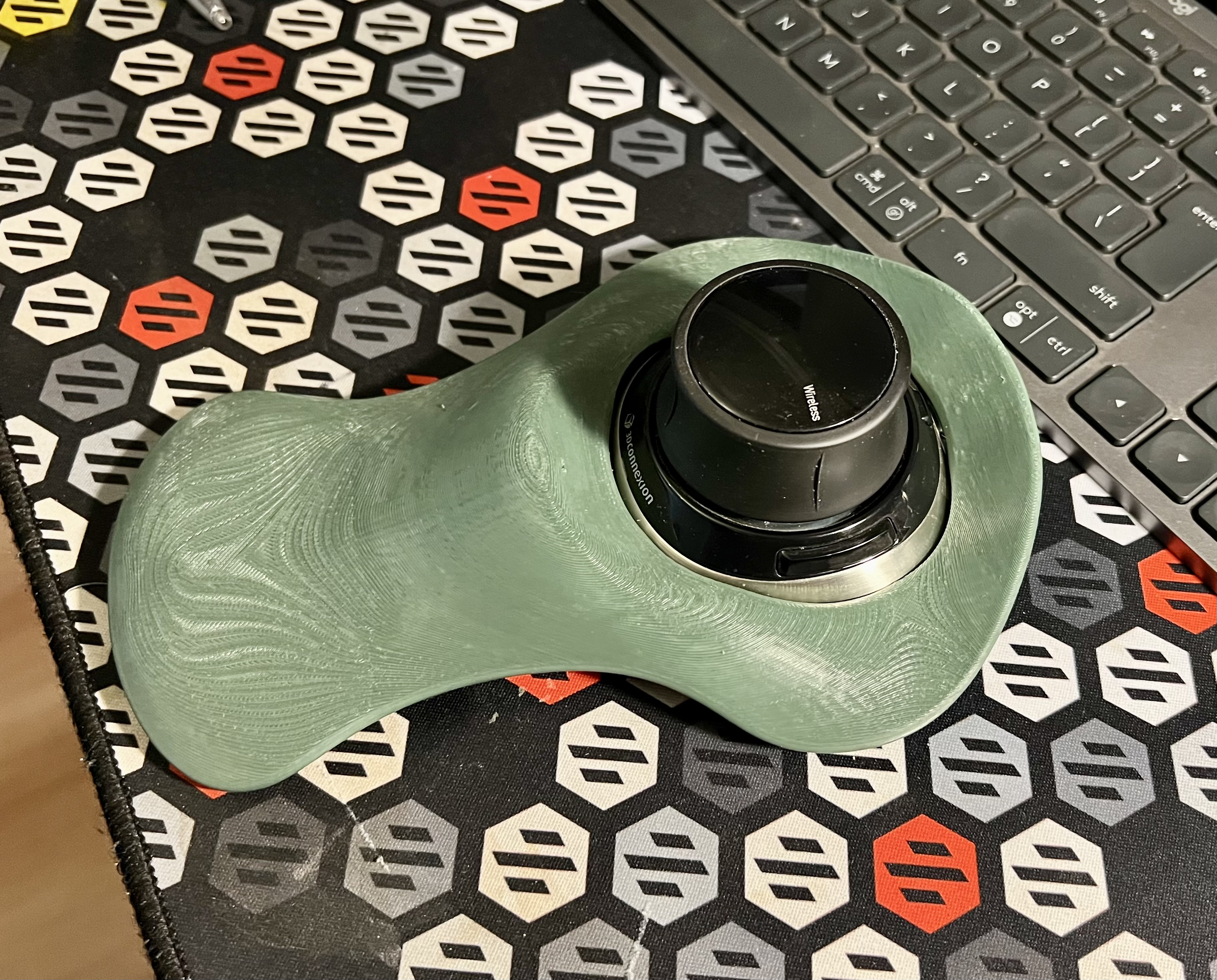 Remix - 3DConnexion SpaceMouse Wireless Handrest by AxField | Download ...