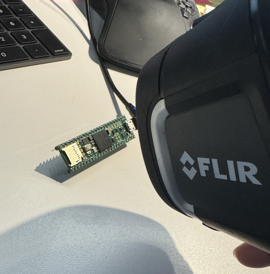 Flir E5 Macro Lens Mount by Erik_Z | Download free STL model ...