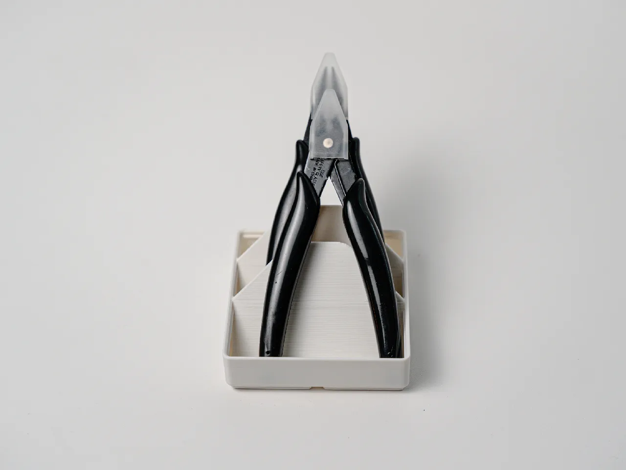 Gridfinity - slanted cutter holder x2 by Sebacho9 | Download free STL ...