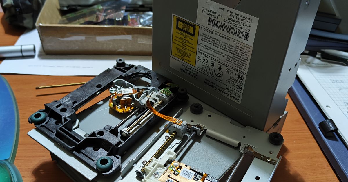 Two axis plotter using old DVD parts par NBl | Téléchargez gratuitement ...