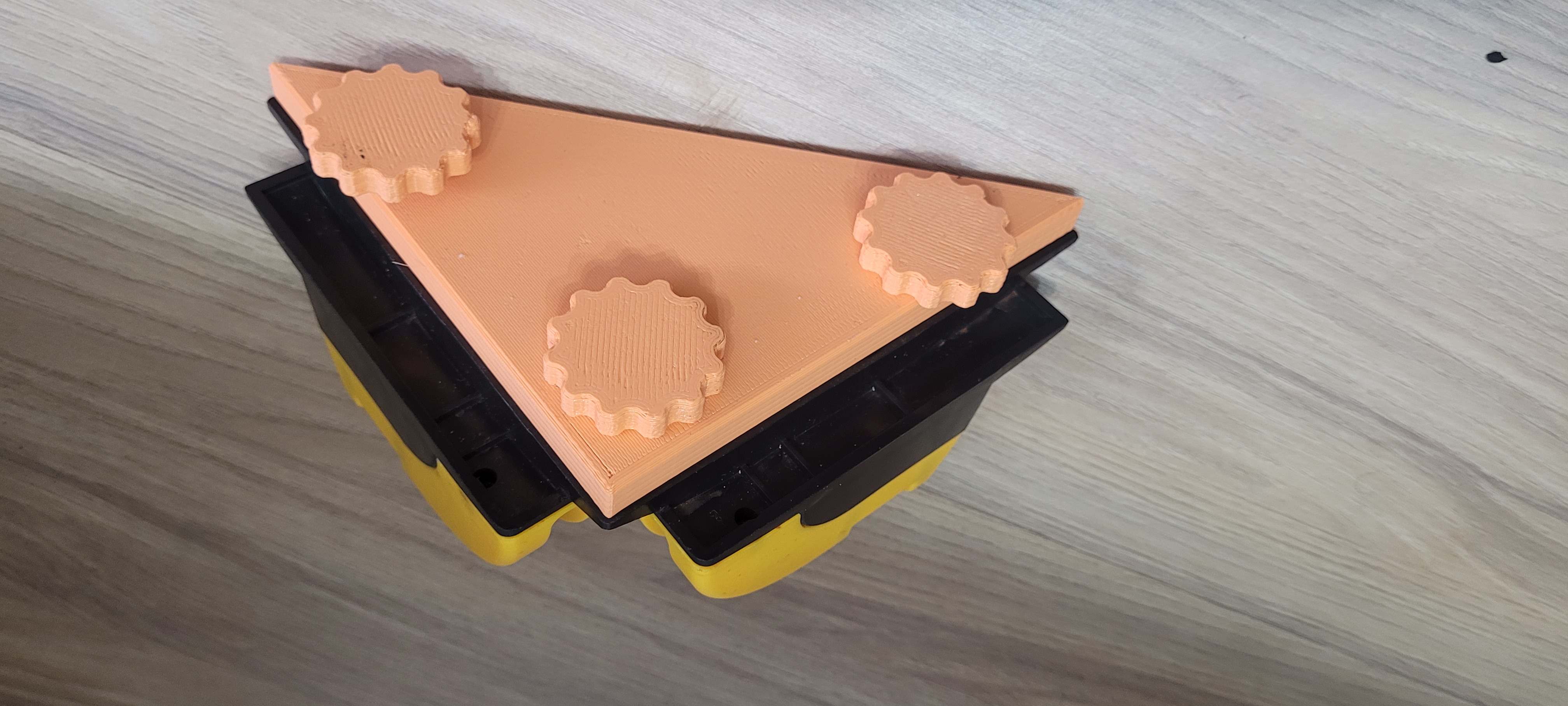 Right angle laser square leveling base by Gustavo Antoniassi | Download ...