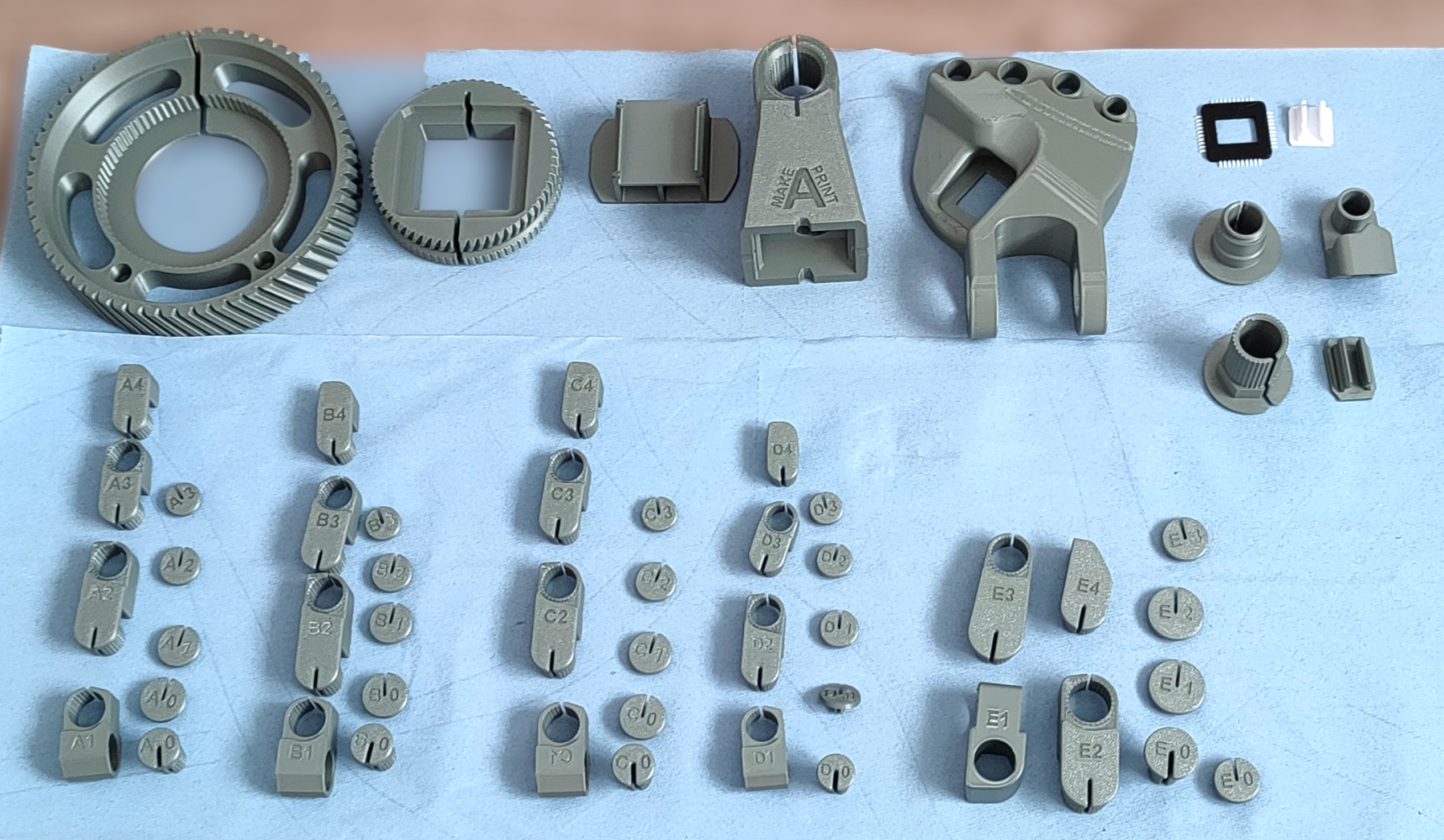 Poseable Robot Hand (Left Hand) (PLA) by Make-A-Print | Download free ...