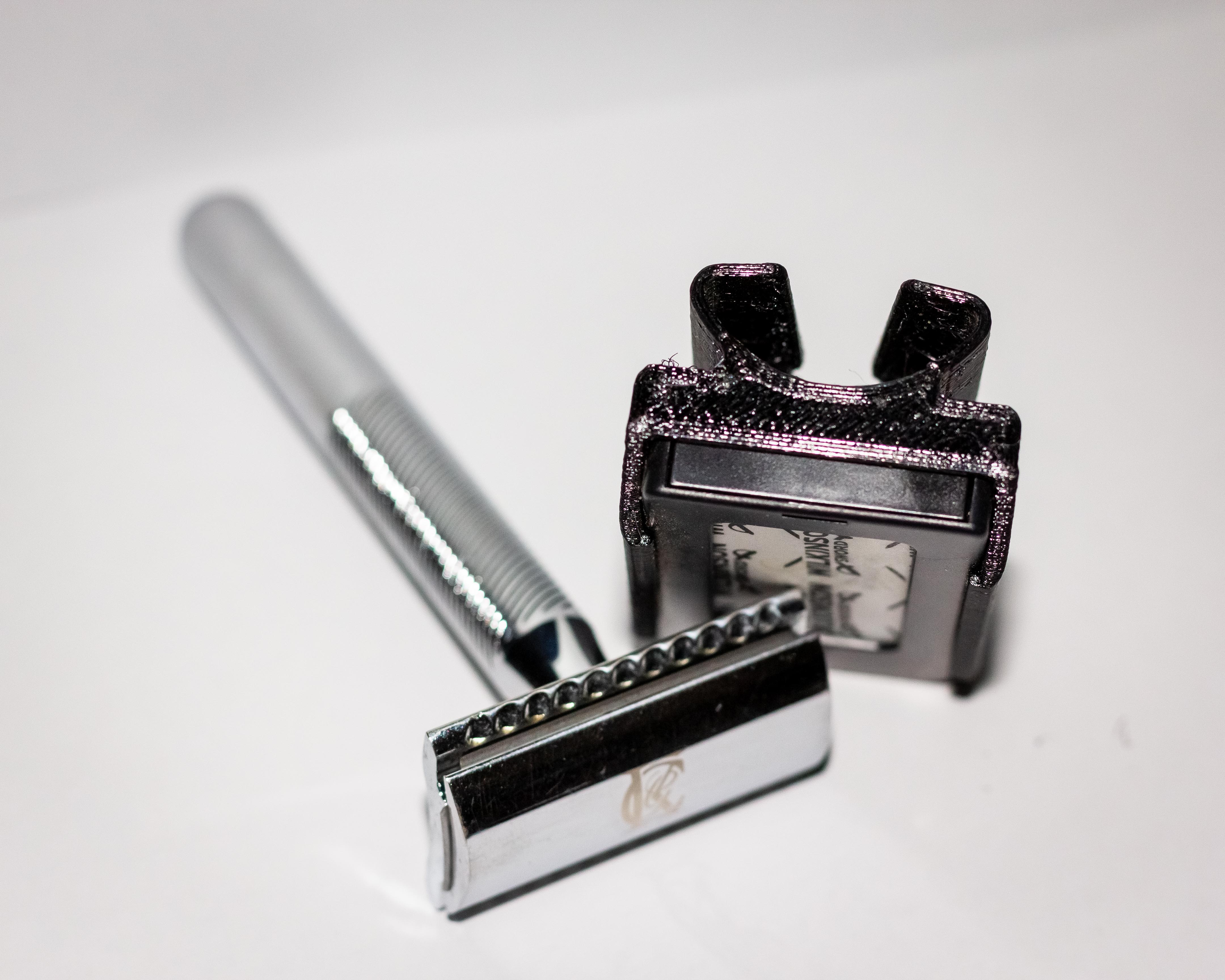 Razor cover with integrated blades box holder by Igotocds | Download ...