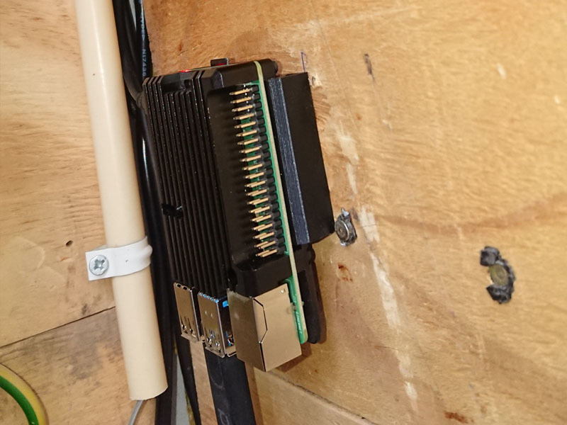 Raspberry Pi wall bracket by Kubiekdriehoekje | Download free STL model ...
