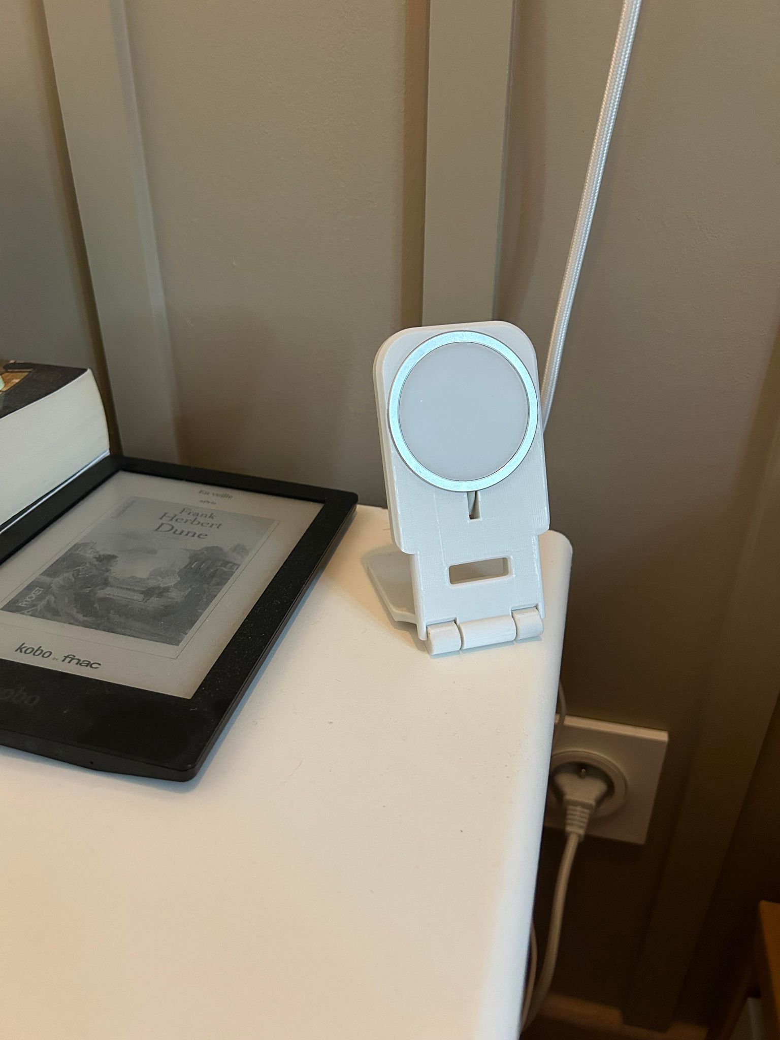 MagSafe Travel Charging Station by La3emedimension | Download free STL ...