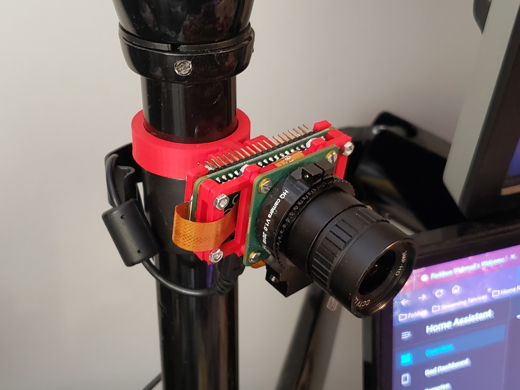 Raspberry Pi Zero/HQ Camera Mount for Monitor Pole by Evee Nyx | Download free STL model ...