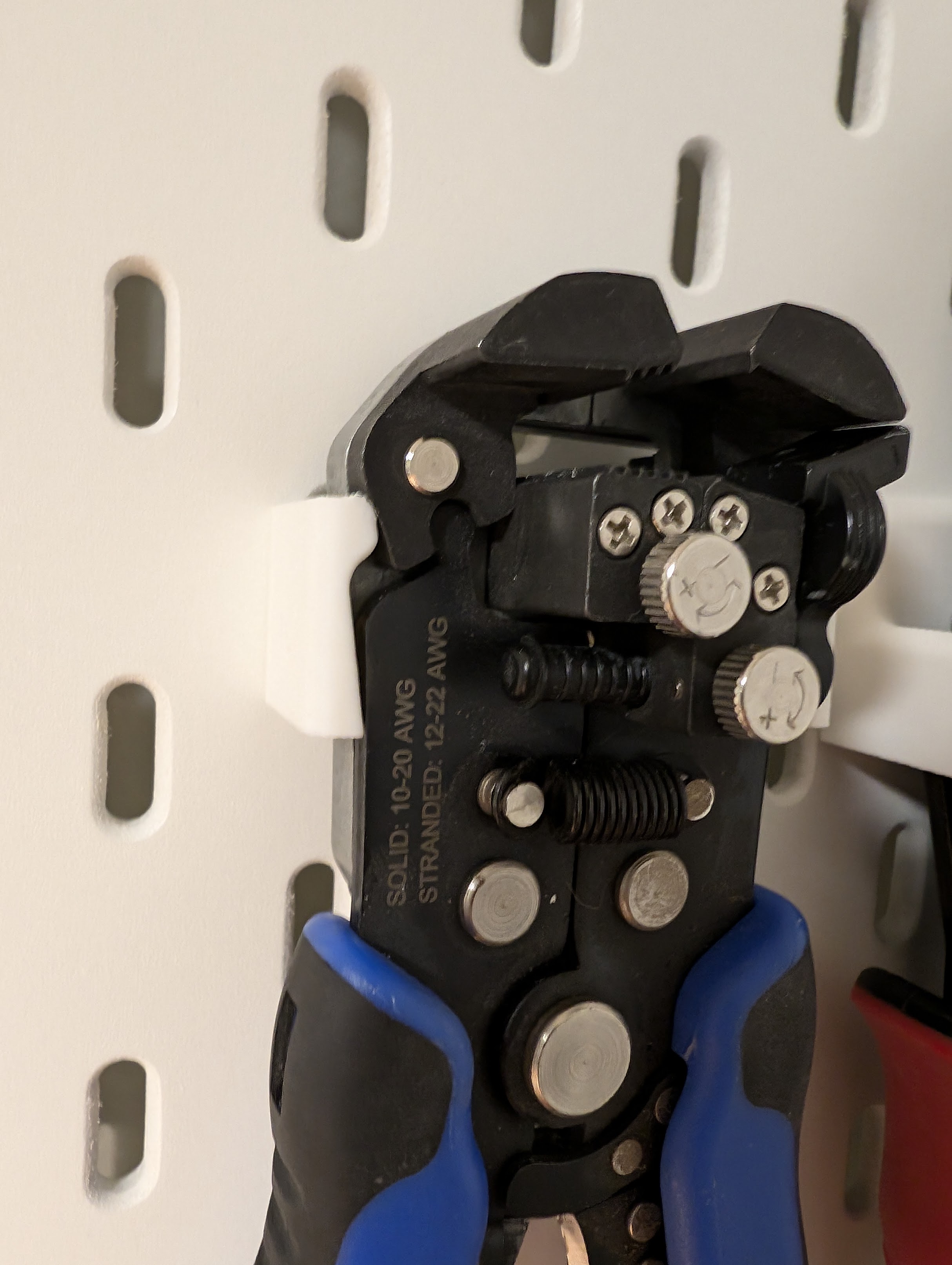 Klein Katapult Wire Stripper Skadis Mount by Paradox | Download free ...