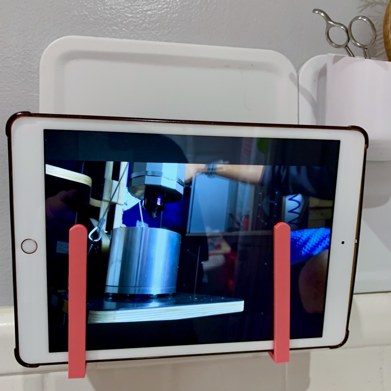 Tablet mounting clips by litlnemo | Download free STL model ...