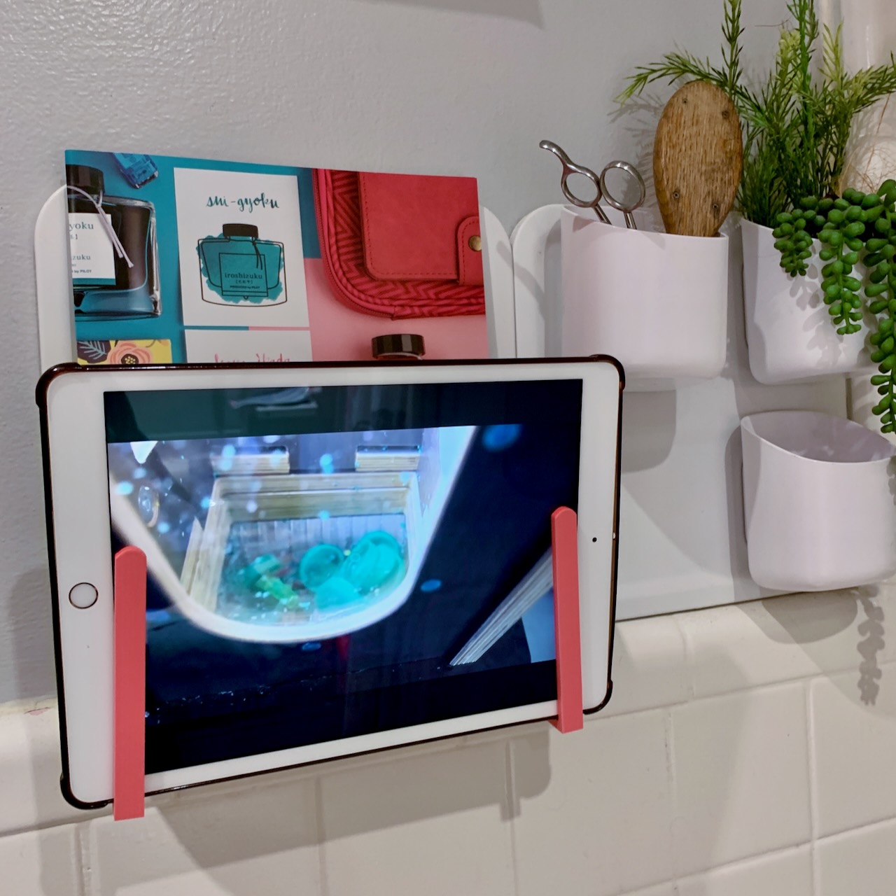 Tablet mounting clips by litlnemo | Download free STL model ...