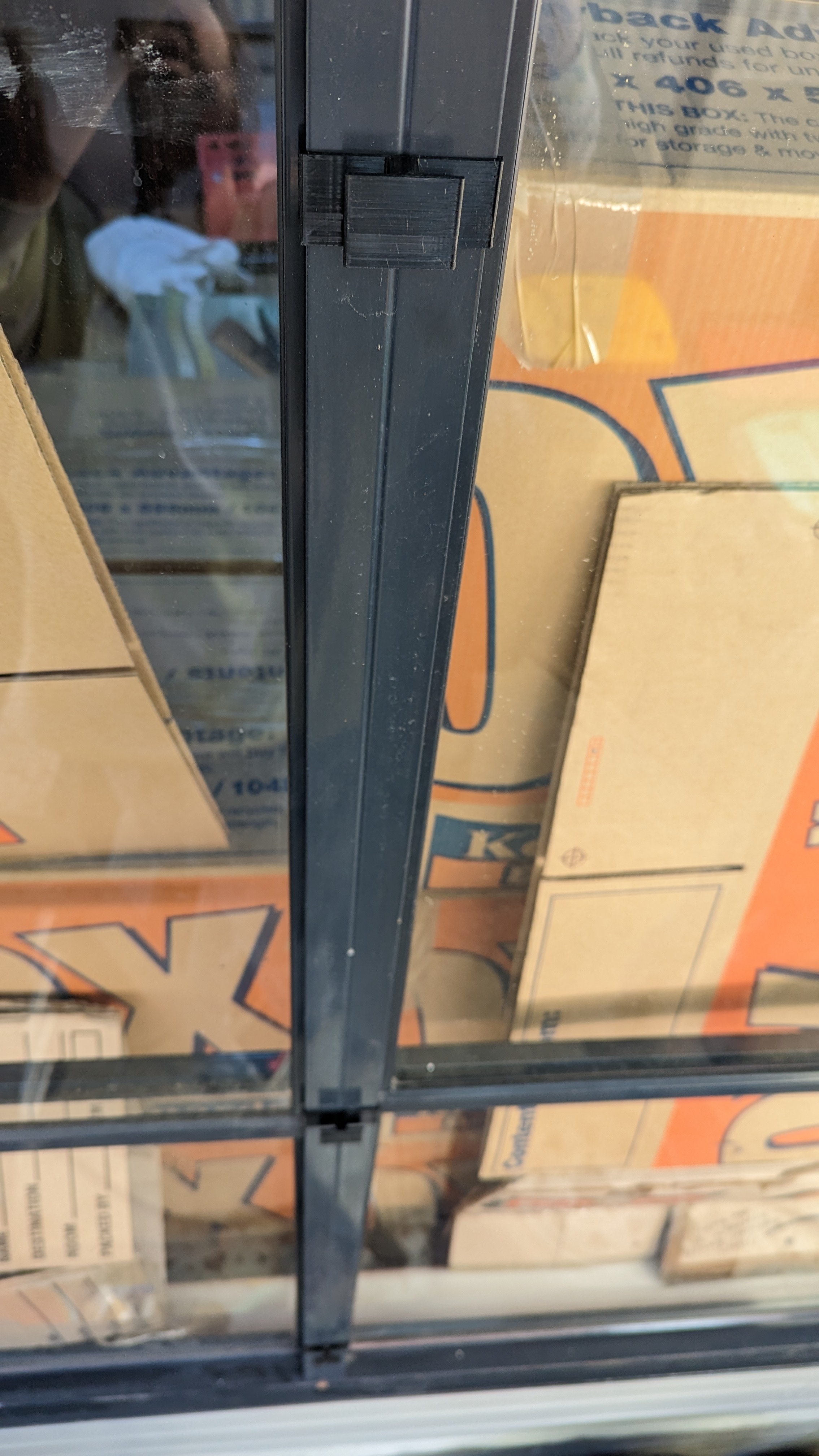 Flyscreen Window Holder Clip by CosmicNimbus | Download free STL model ...