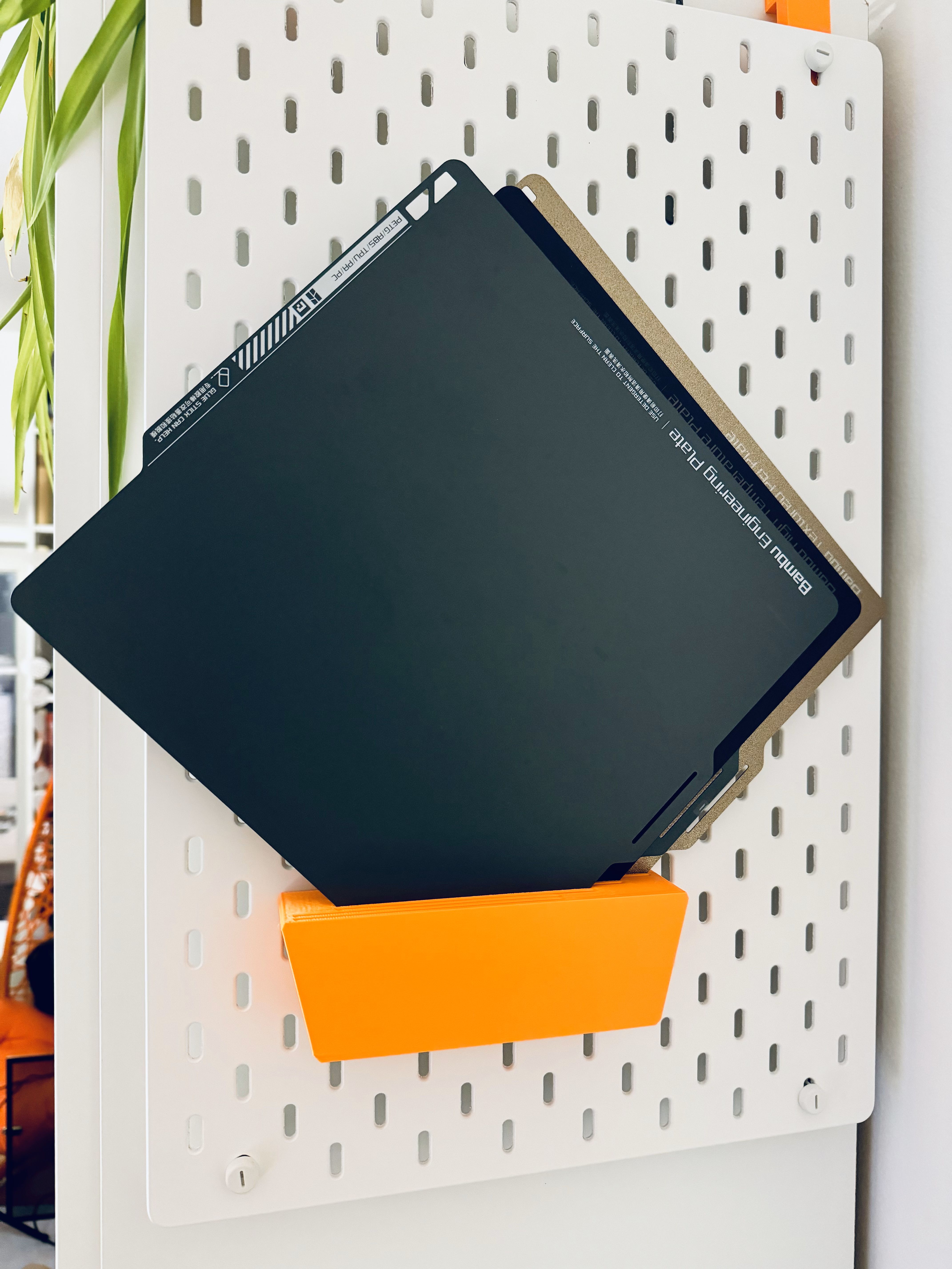 Compact Bambu Lab Plate Holder for Skadis Boards (X1/P1/A1) by ...