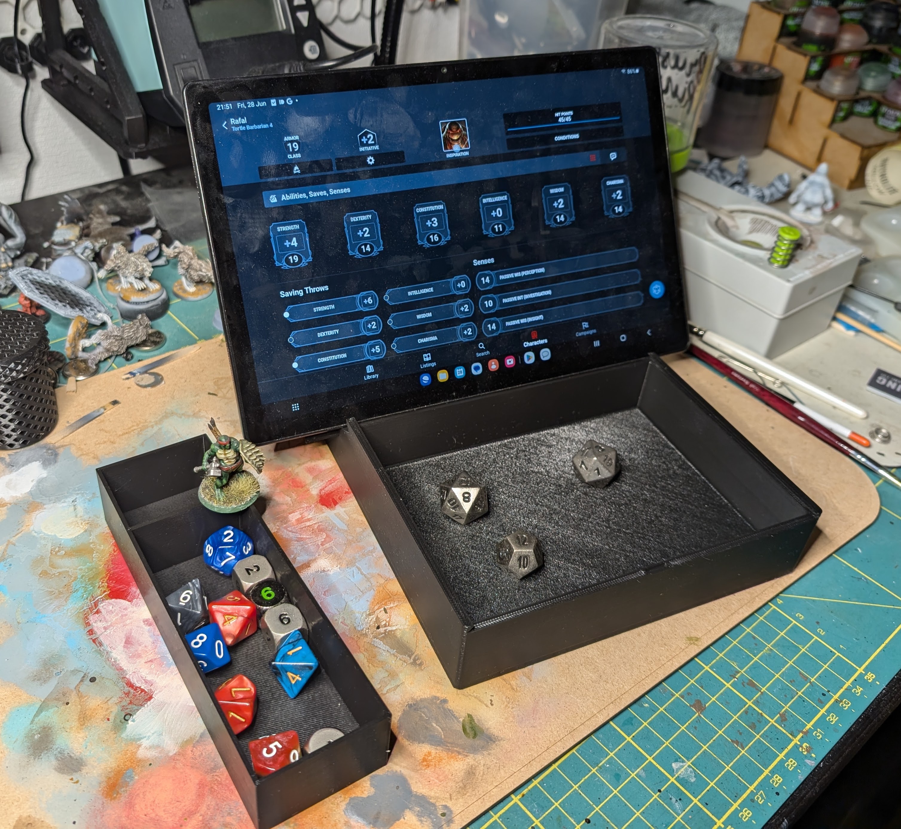 Dice Tray with tablet stand v3 by Eivind Husby | Download free STL ...
