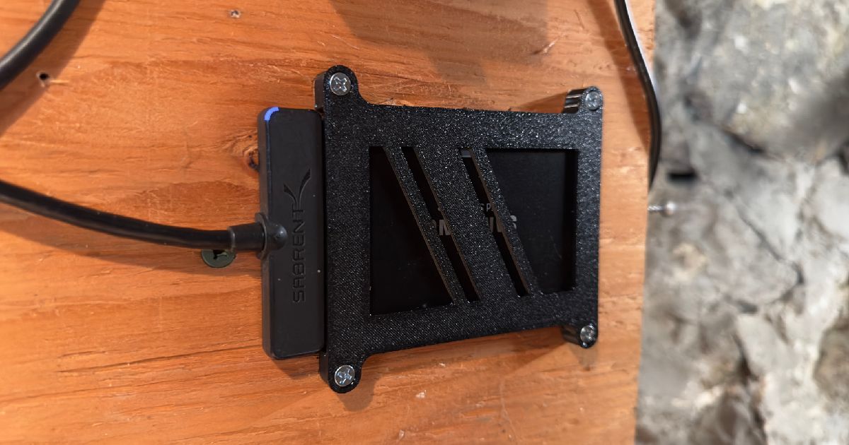 2.5" SSD Wall Mount by Canvas 23 Studios | Download free STL model ...