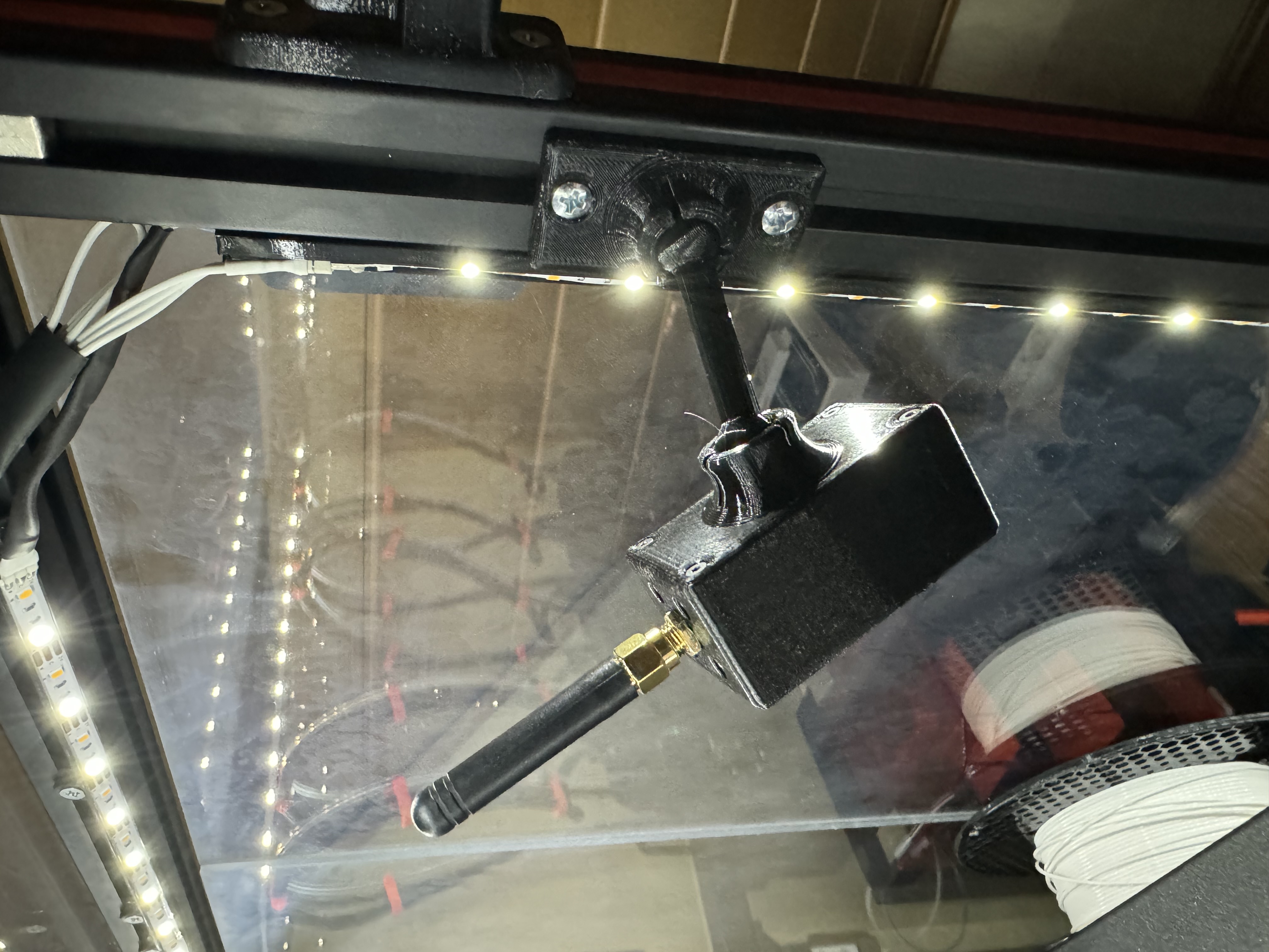Simple ESP32-CAM Housing with mount by MIRE | Download free STL model ...