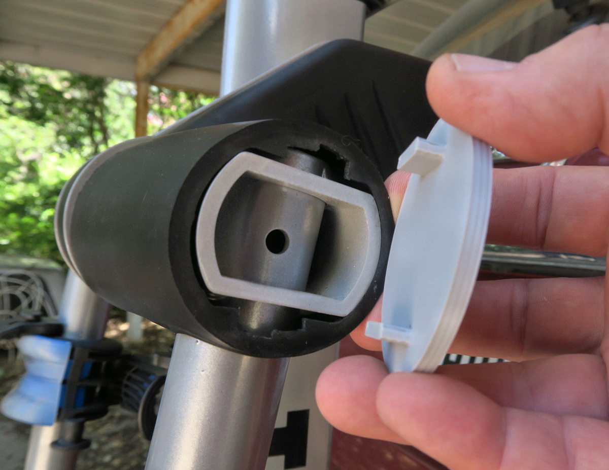 Dust cap for Thule bicycle carrier by Steve Reisman | Download free STL ...