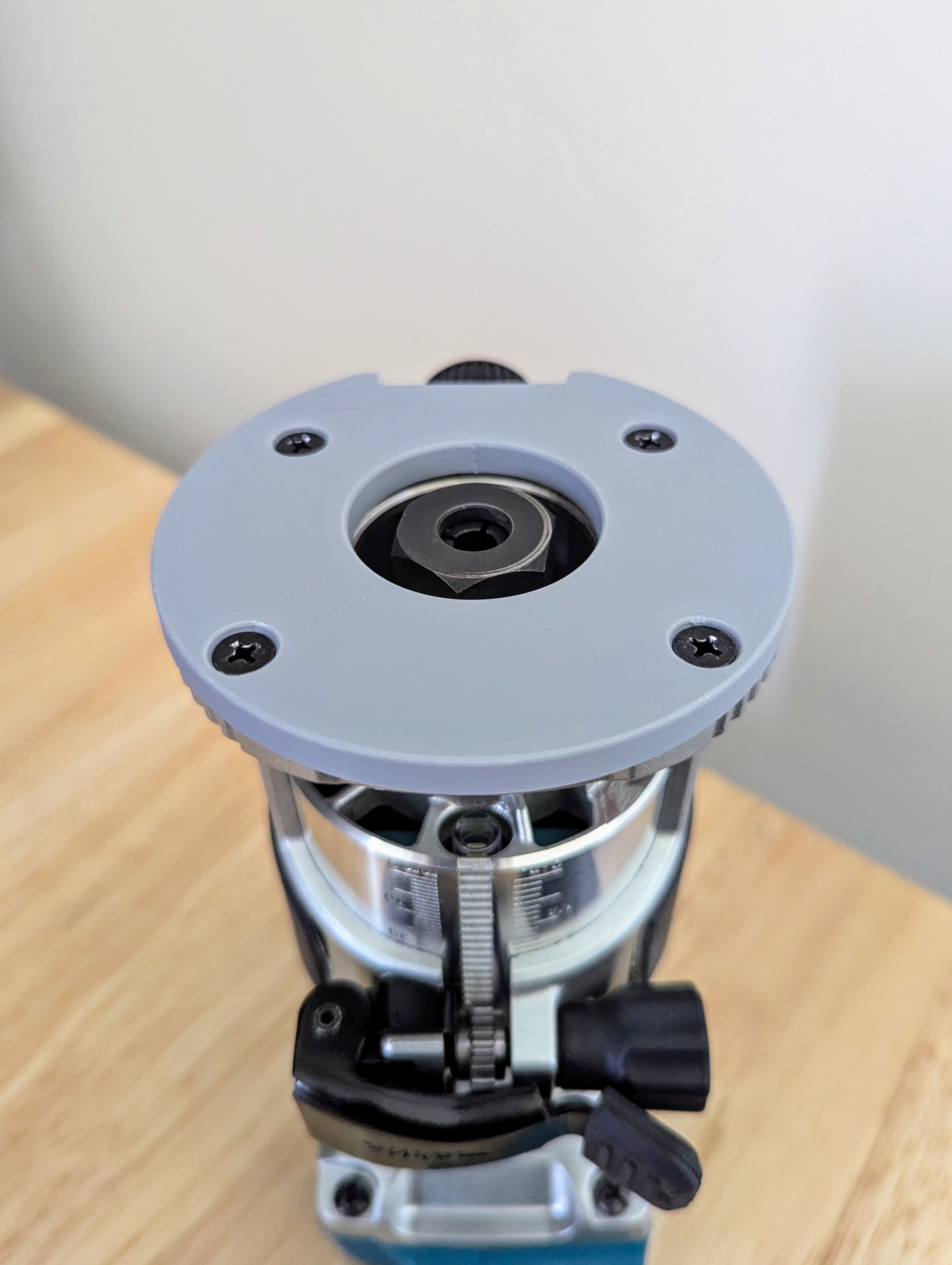 Makita trim router baseplate for larger bits by Rabid Badger | Download ...