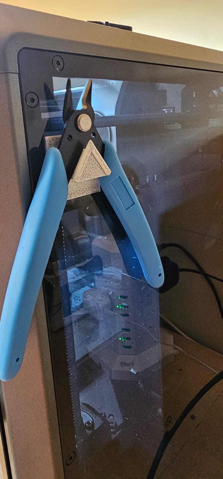 Easy to print - 3D printer side cutters mounting bracket by Man Dingo ...