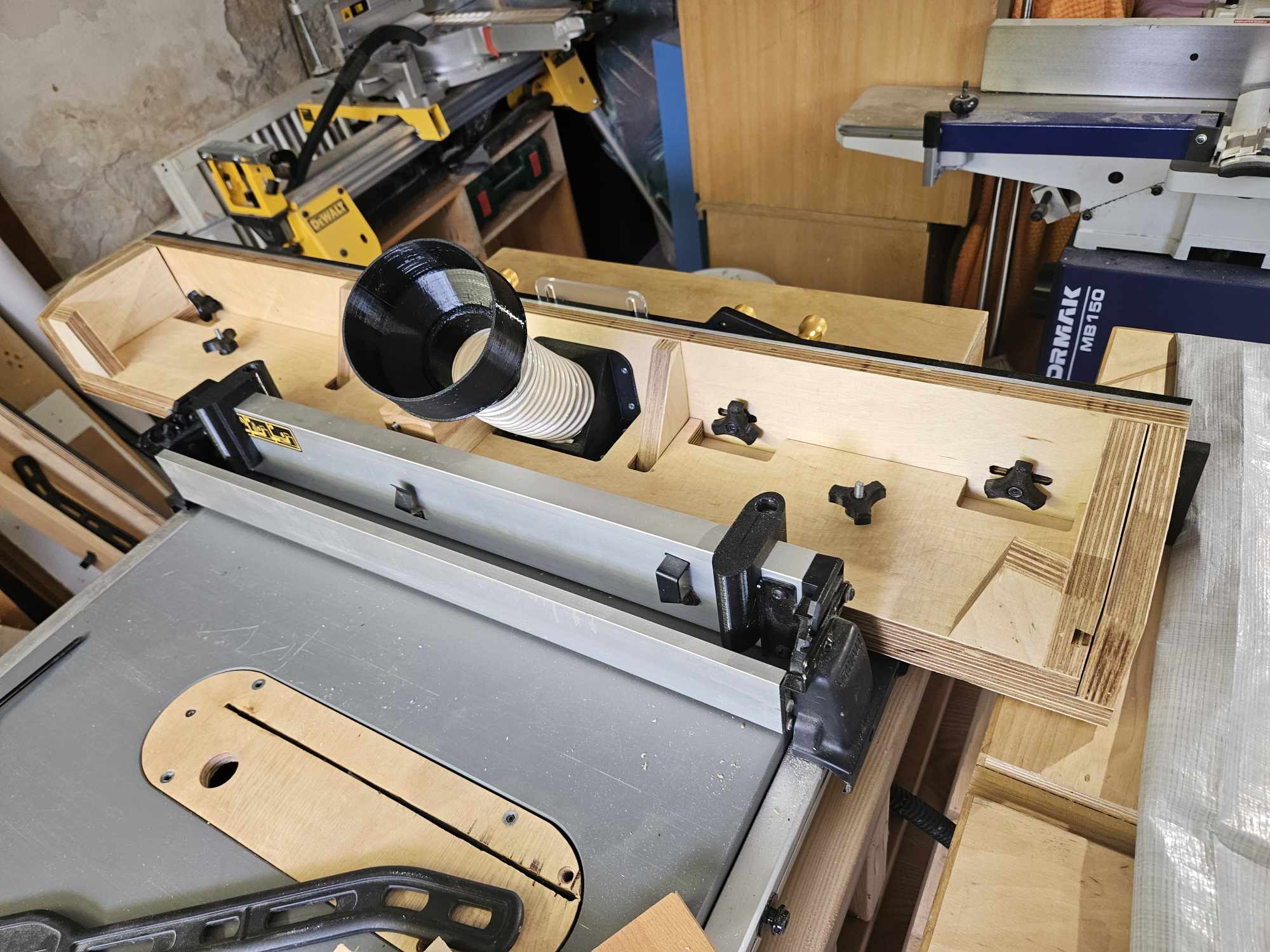 Dewalt 7492 Router Fence par PanLyzwa | Téléchargez gratuitement un ...