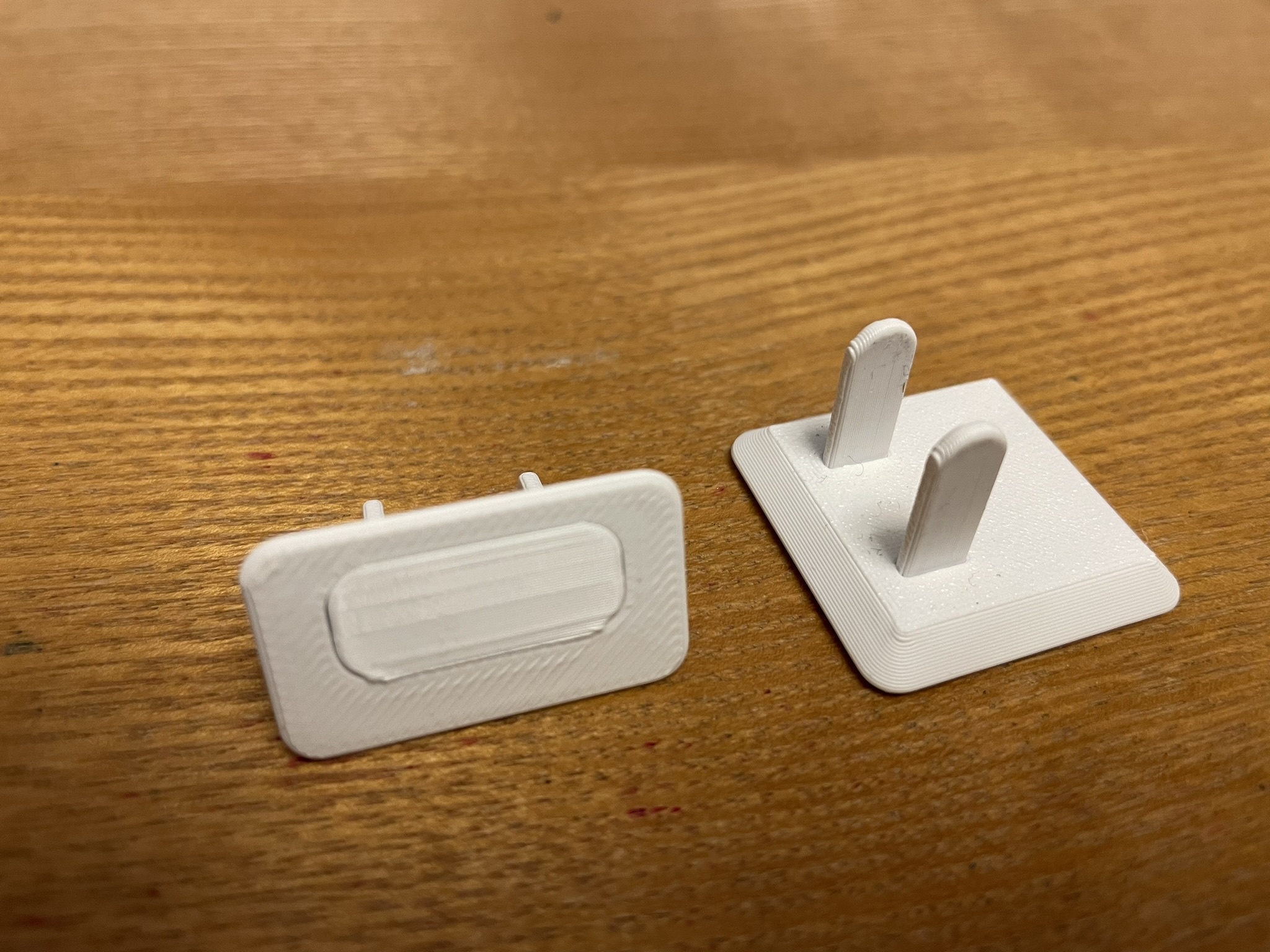 simple electrical outlet cover for 2- and 3-prong outlets (NEMA 1-15 ...