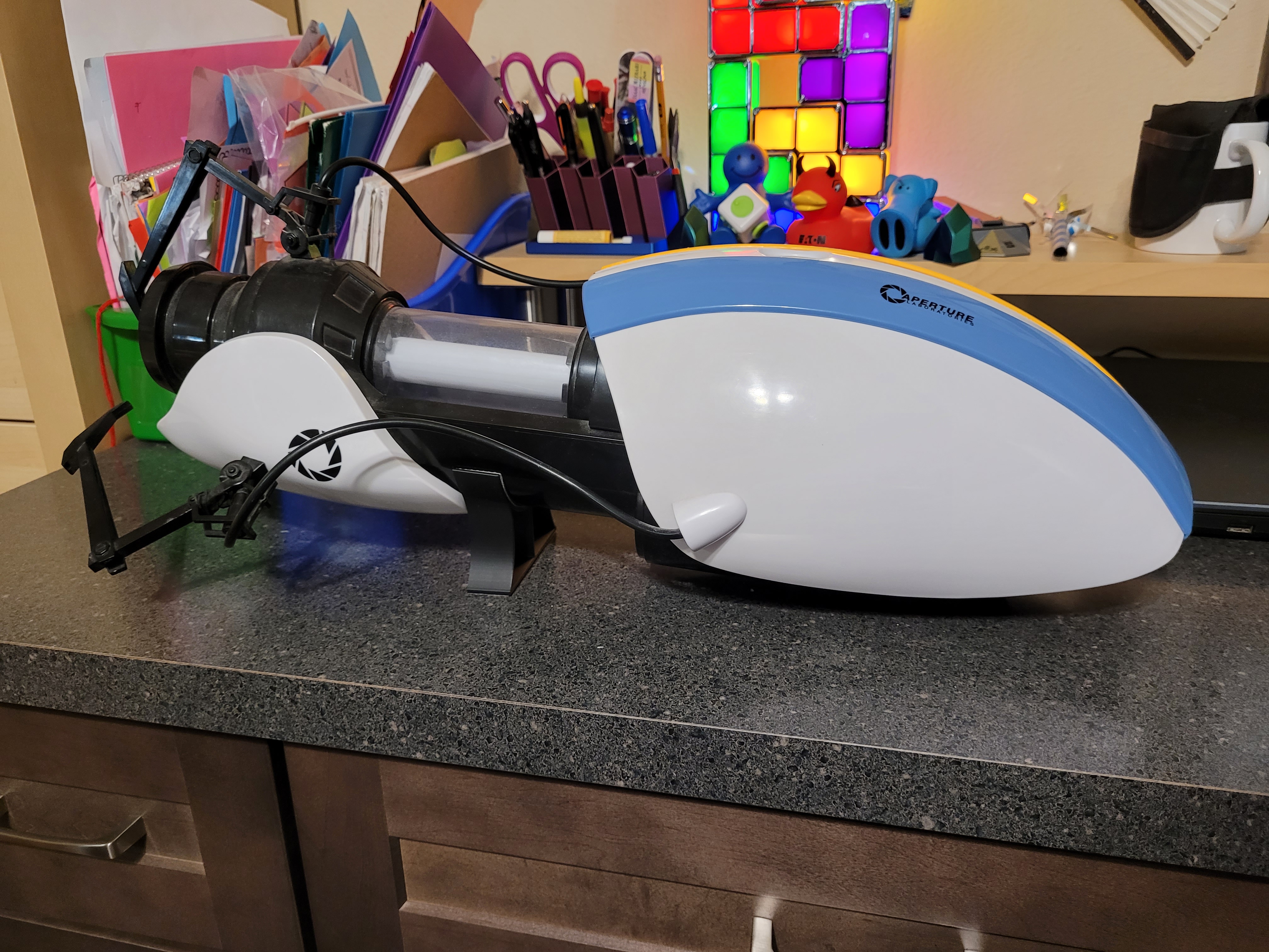 Minimalist NECA Portal Gun Stand by RevHazlett | Download free STL ...