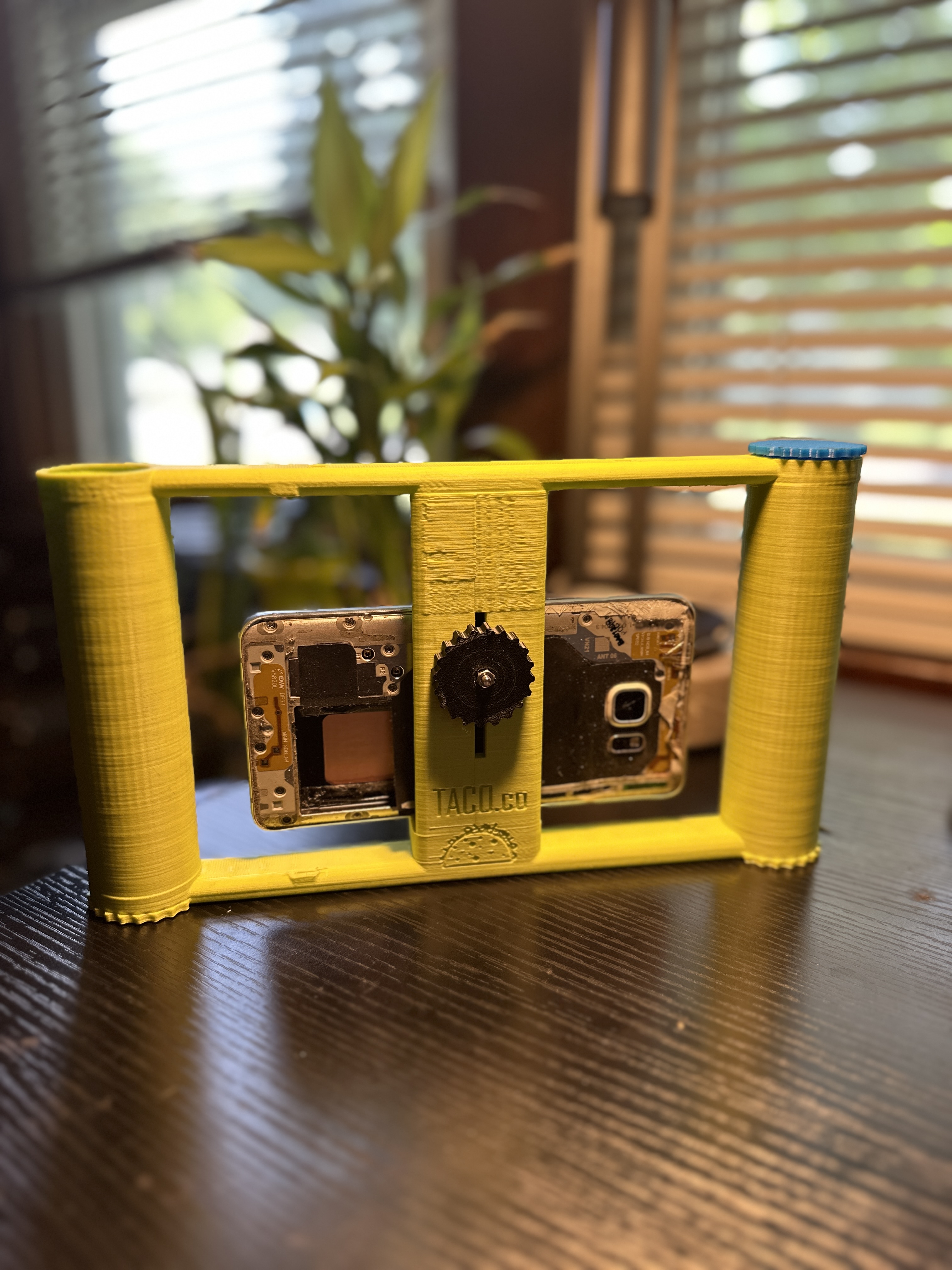 Universal Phone Stabilizing Camera Rig by Morpheoso | Download free STL ...