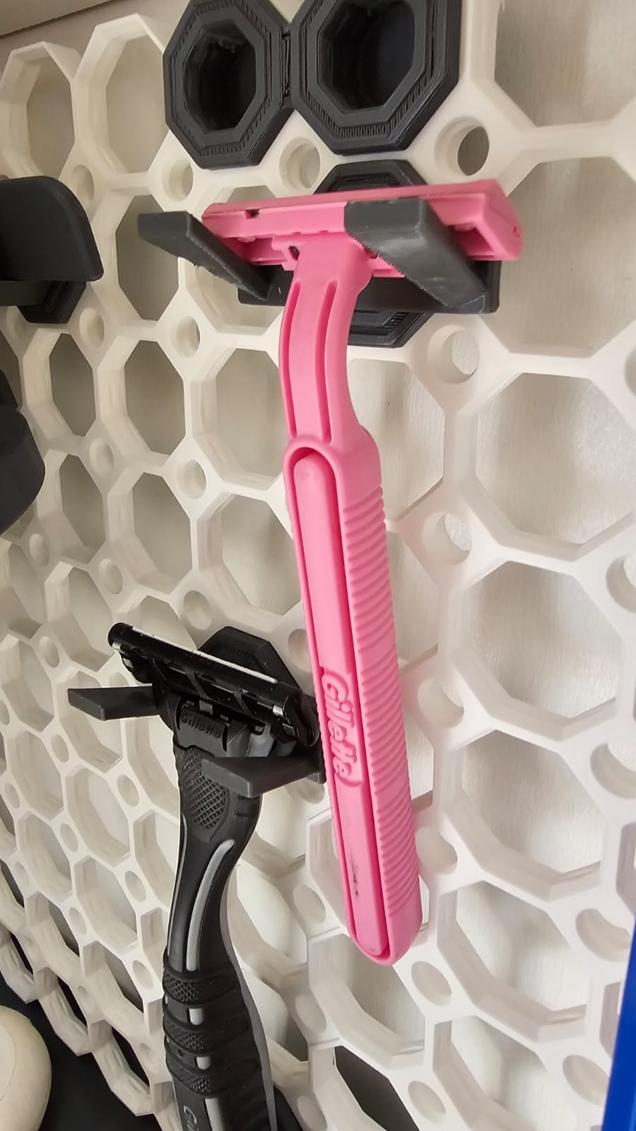 Razor/shaver holder for multiboard by NelisW | Download free STL model ...