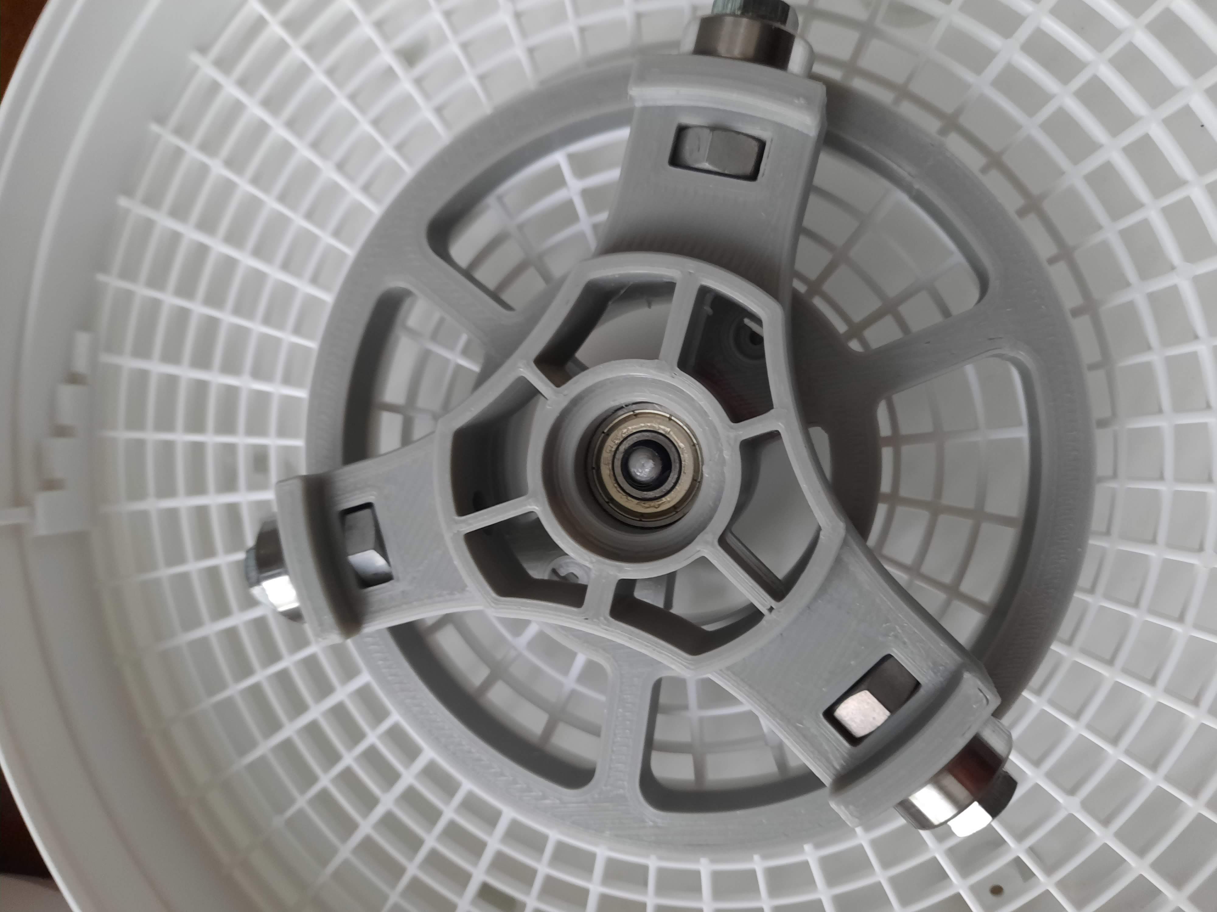 Horizontal spool holder for dehydrator by Alexandre M. | Download free ...