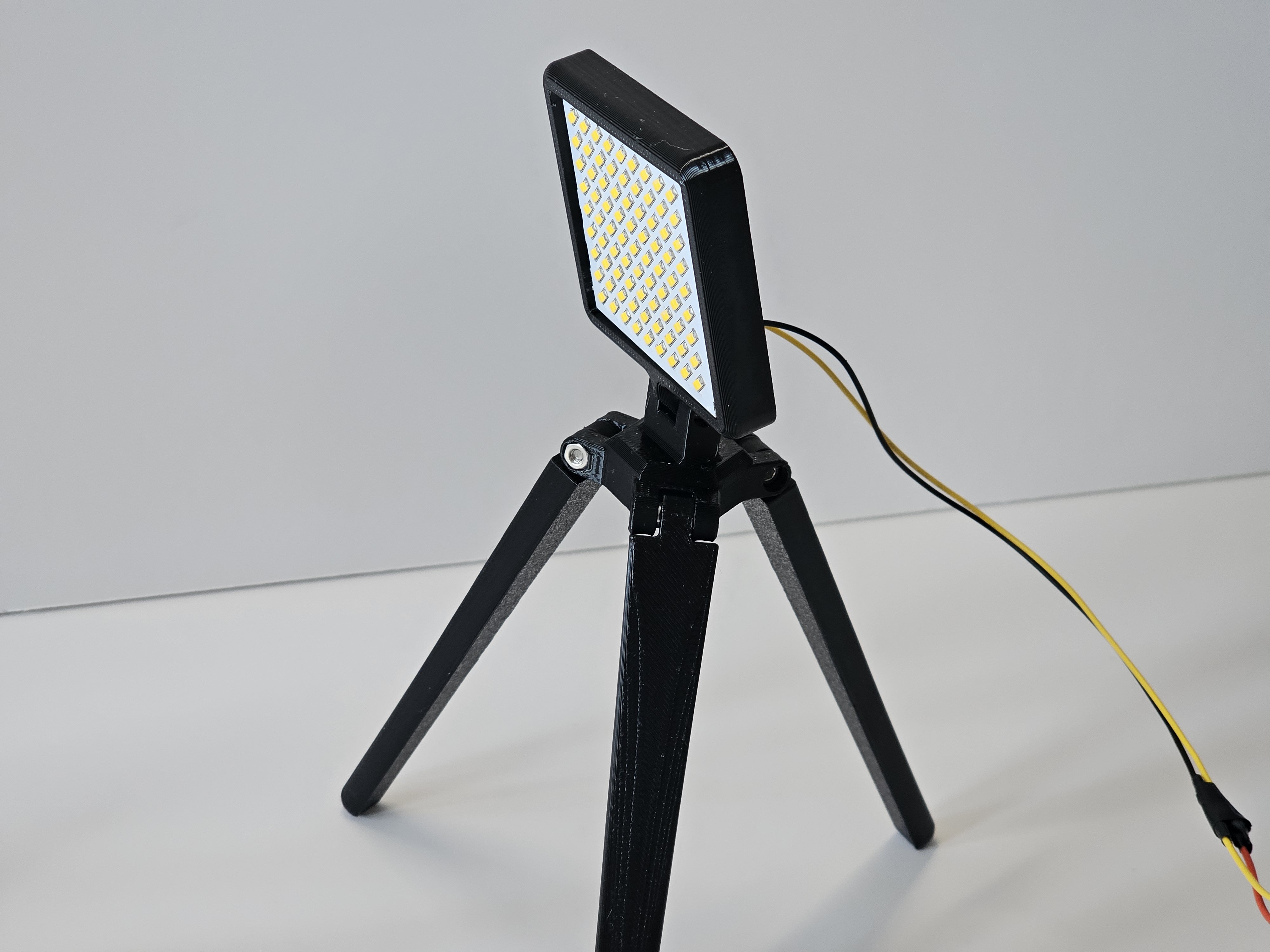 LED Light stands (for COB or LED strip) by Magmabow | Download free STL ...