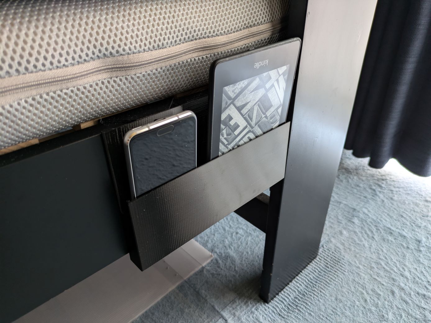 Hanging Tablet Holder by Machaki | Download free STL model | Printables.com