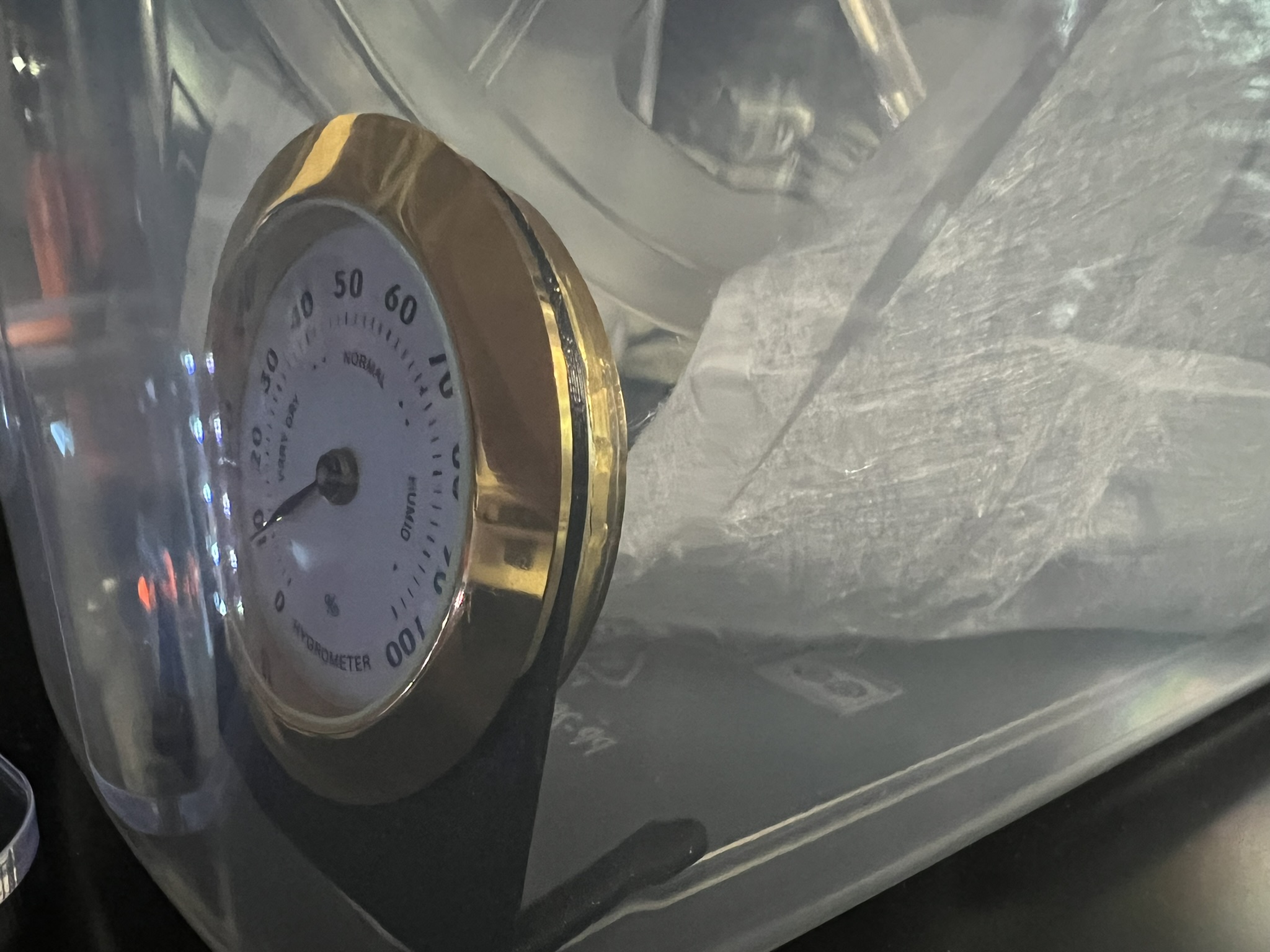 Analog Hygrometer Stand by tully | Download free STL model | Printables.com
