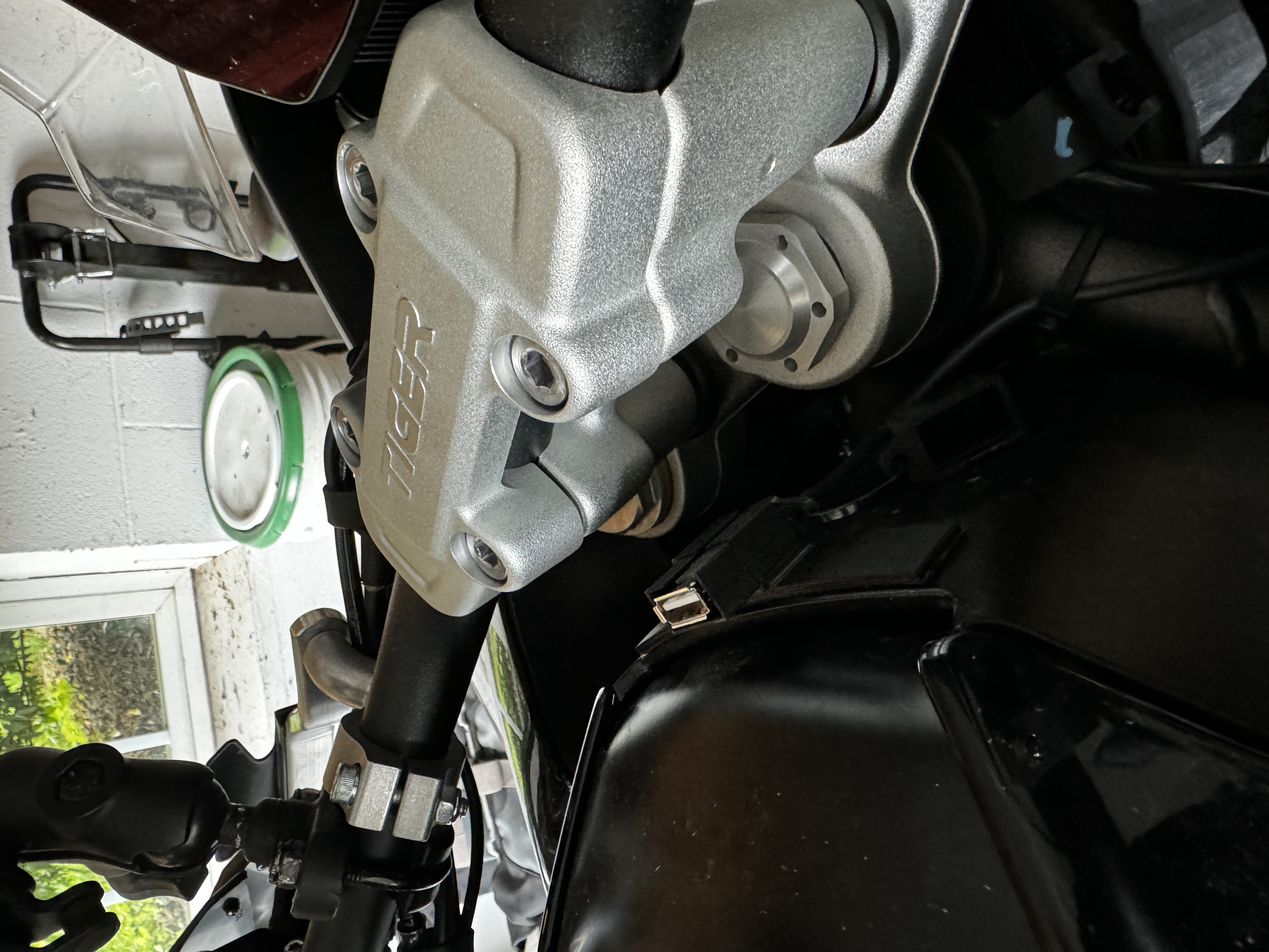 Triumph Tiger 1200 USB Holder by sinscum | Download free STL model ...