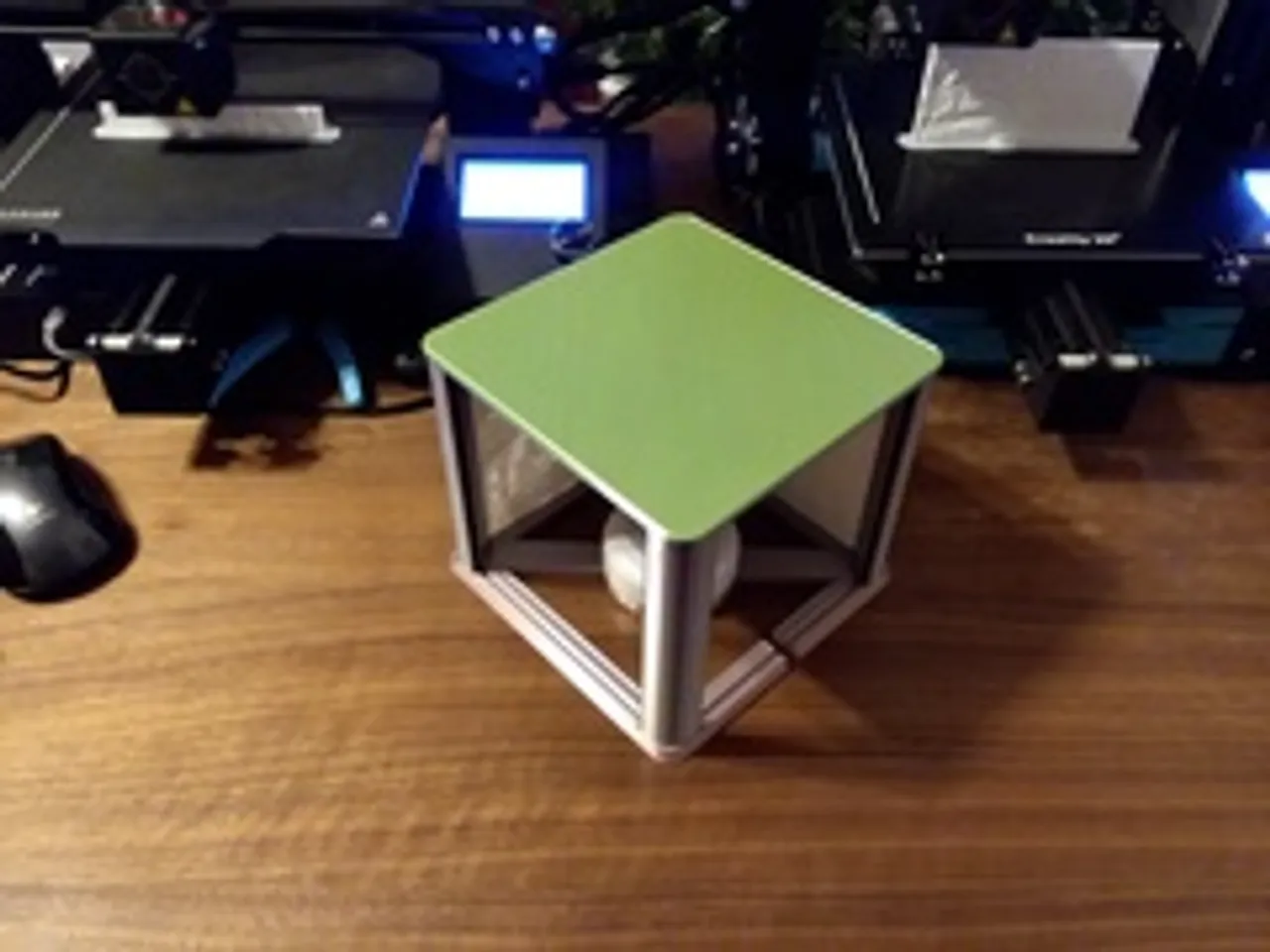 Simple Lithophane Light Box for 4 to 5 photos. by MakerMindNexus ...
