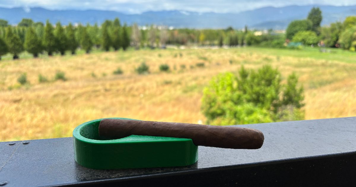 Ashtray with cigar holder by pilletta | Download free STL model ...