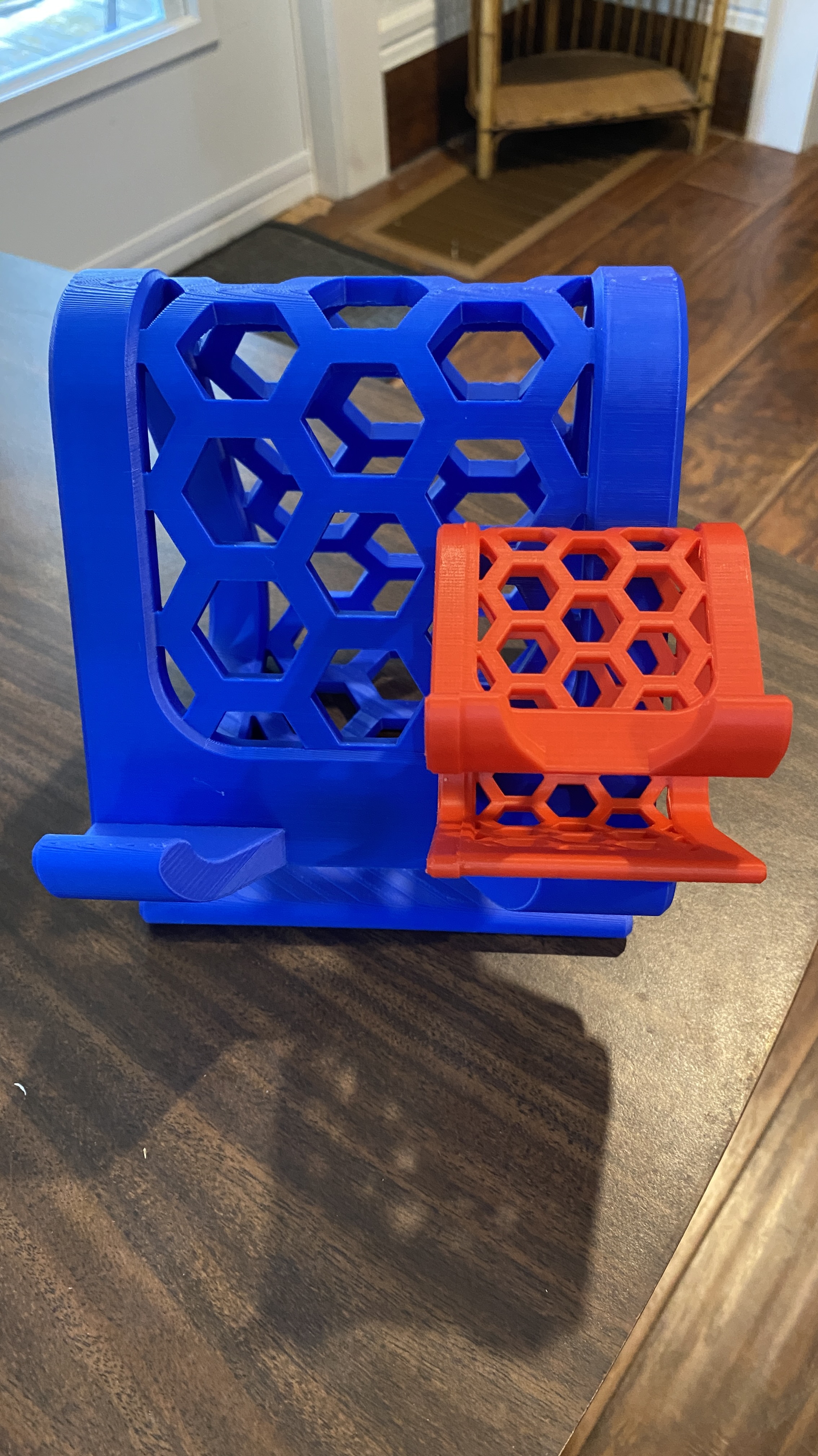 Bigger, thicker, hex pattern cell holder by Stan3dprintsns | Download ...