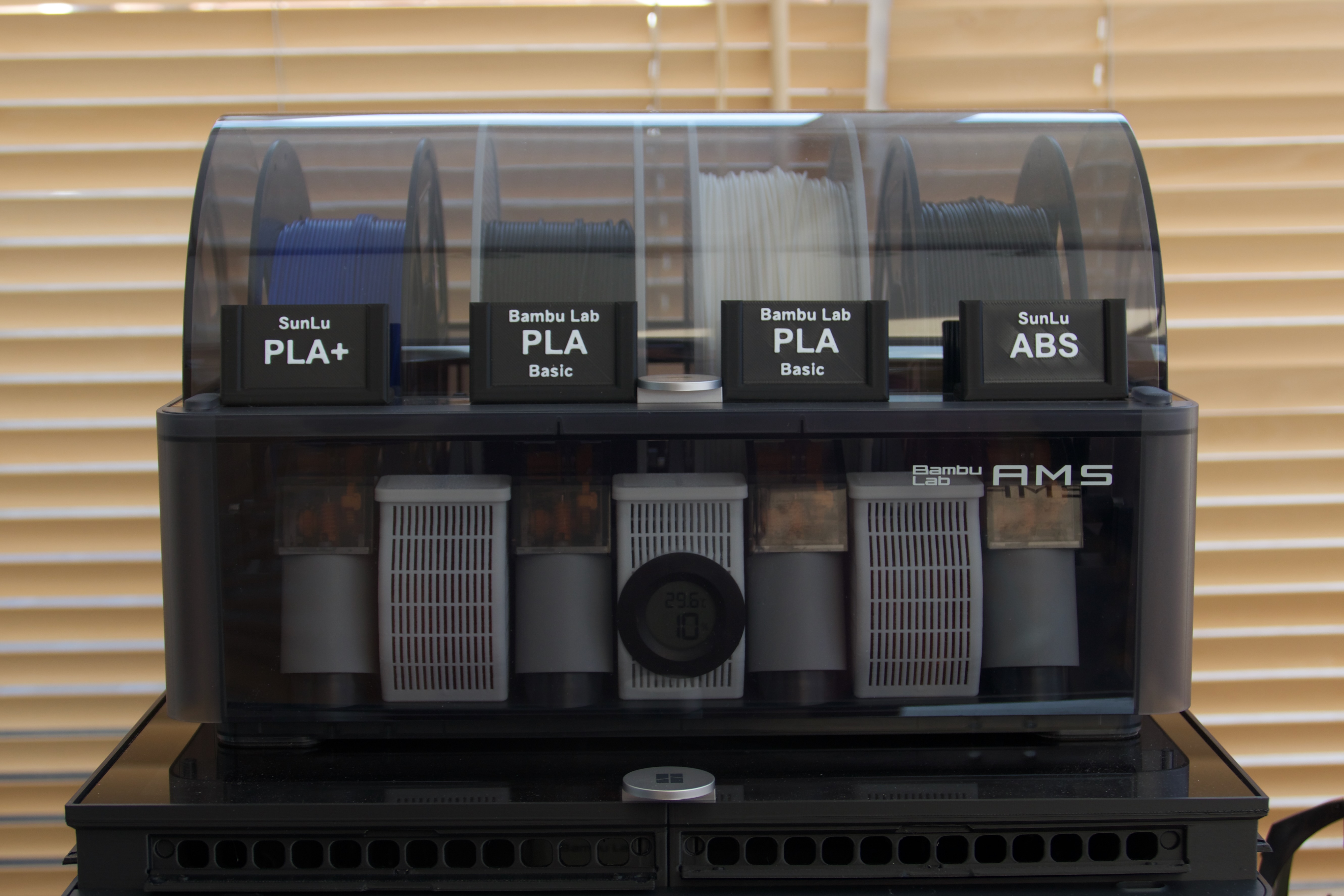 Label Stand With Swappable Labels by raymanengland | Download free STL ...