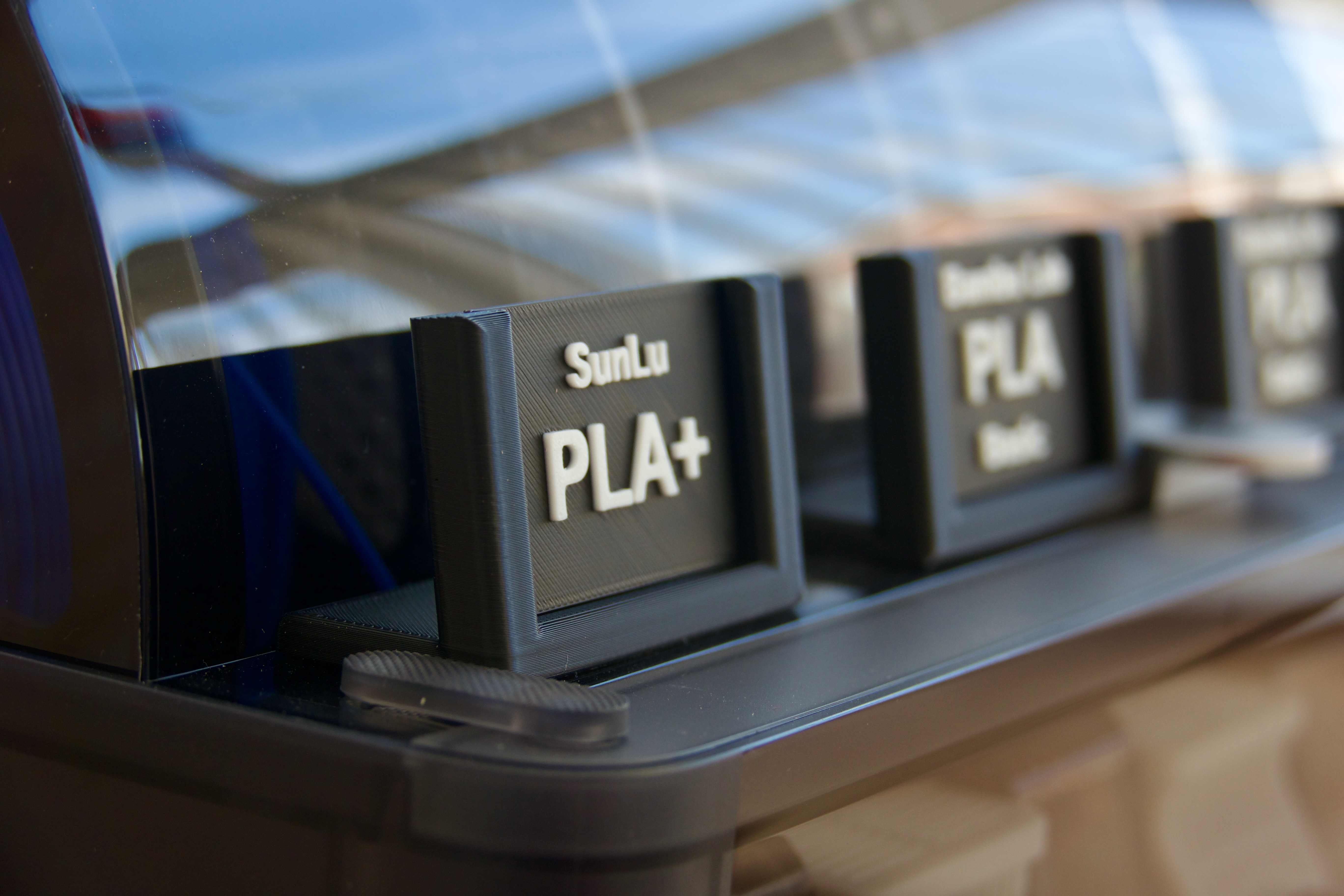 Label Stand With Swappable Labels by raymanengland | Download free STL ...