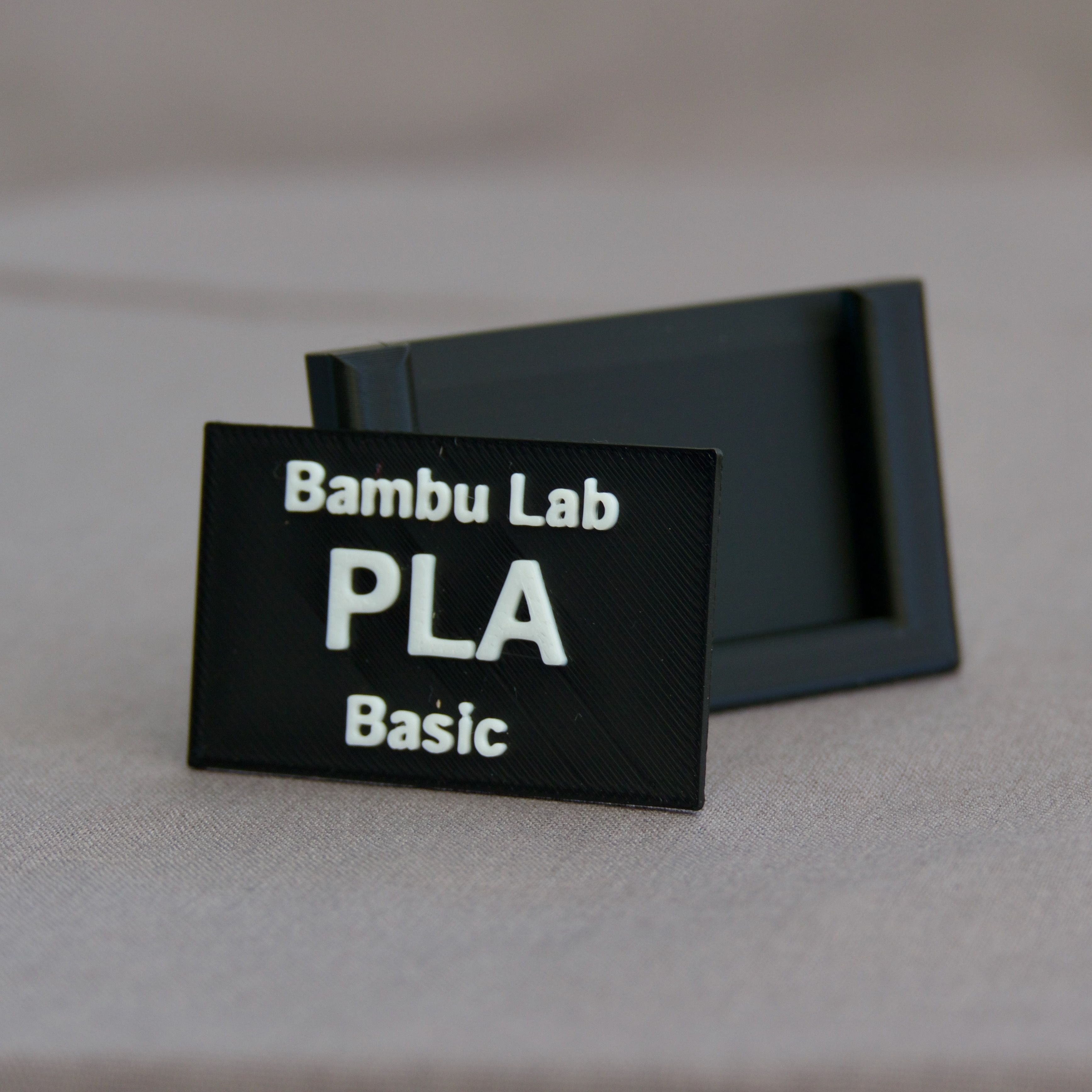 Label Stand With Swappable Labels by raymanengland | Download free STL ...