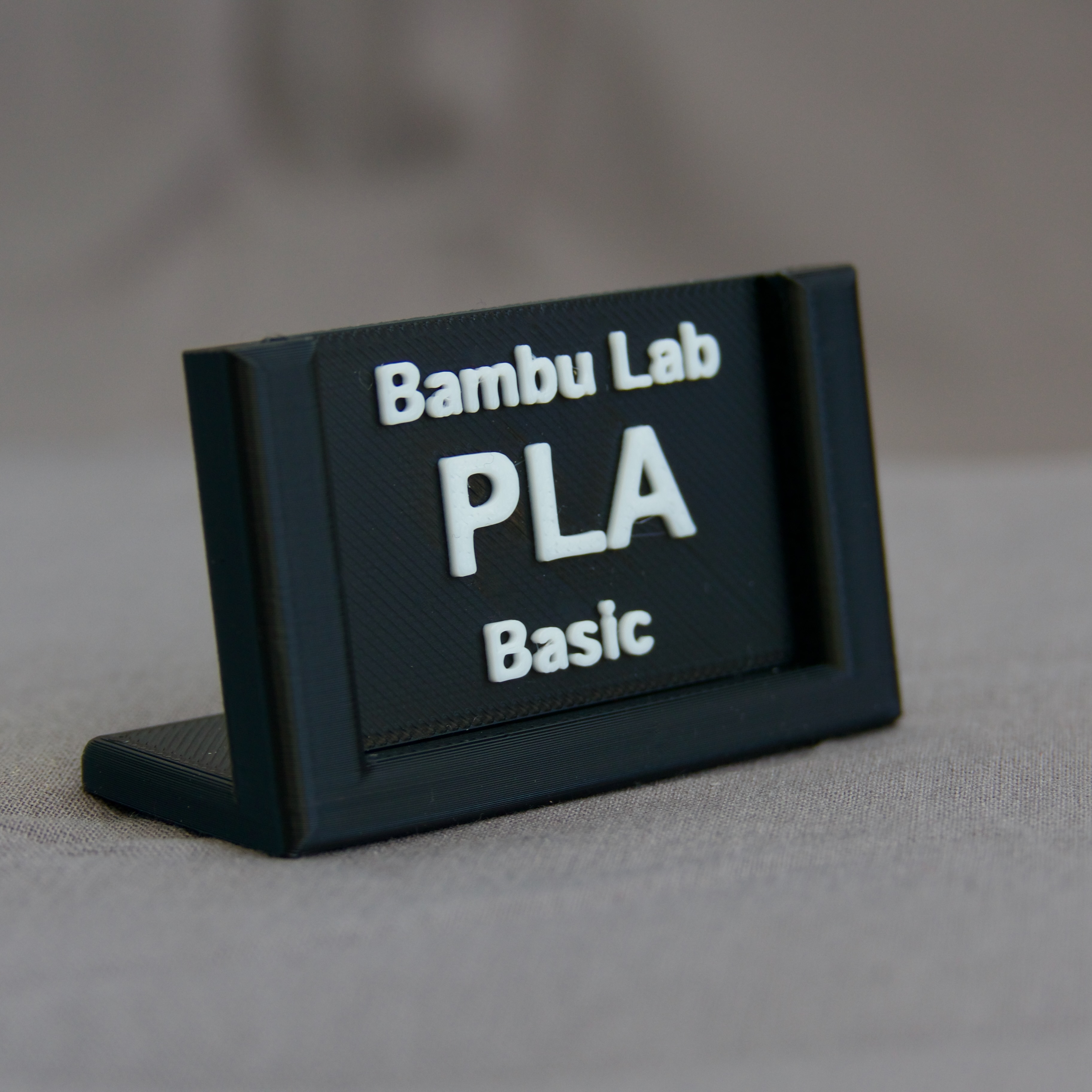 Label Stand With Swappable Labels by raymanengland | Download free STL ...