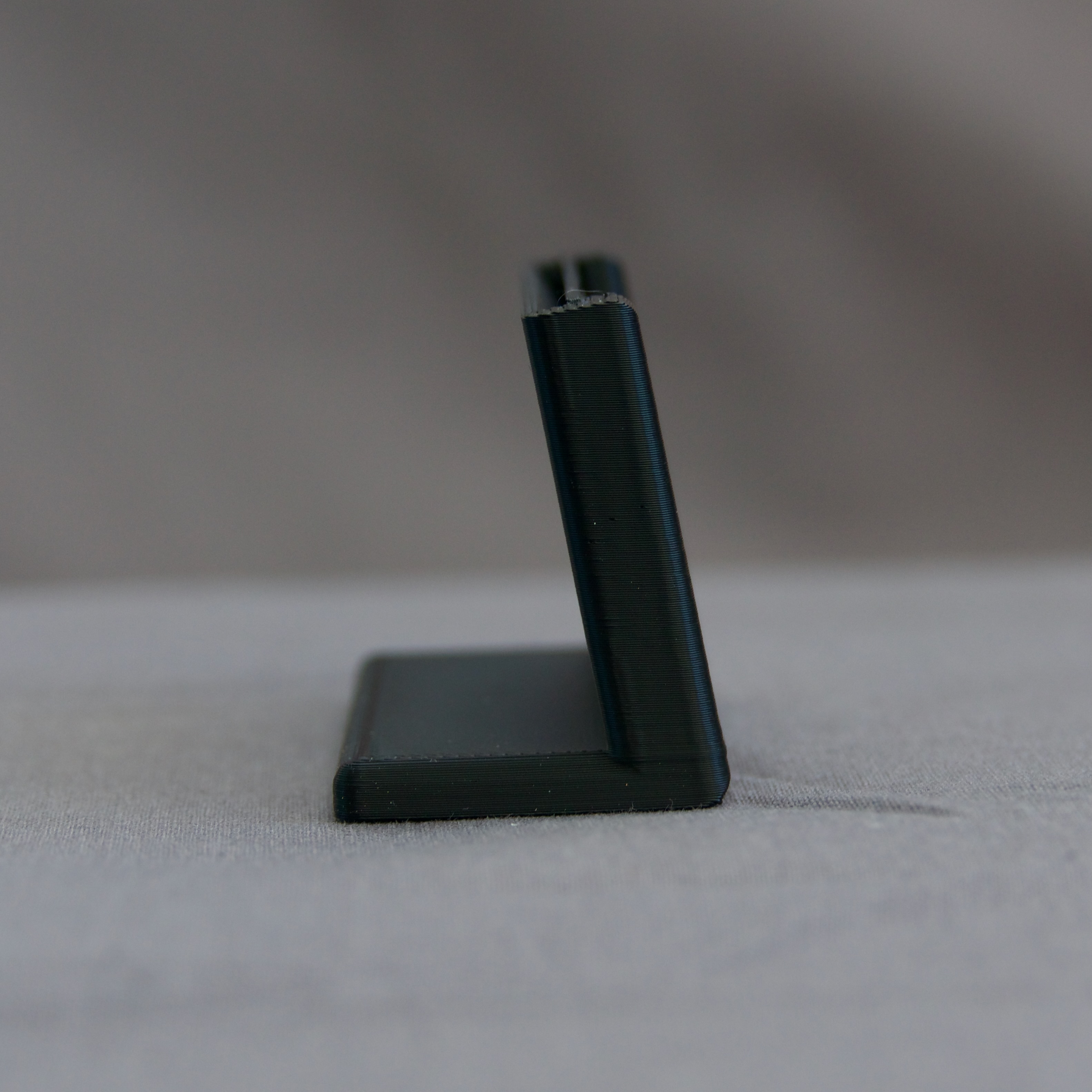 Label Stand With Swappable Labels by raymanengland | Download free STL ...