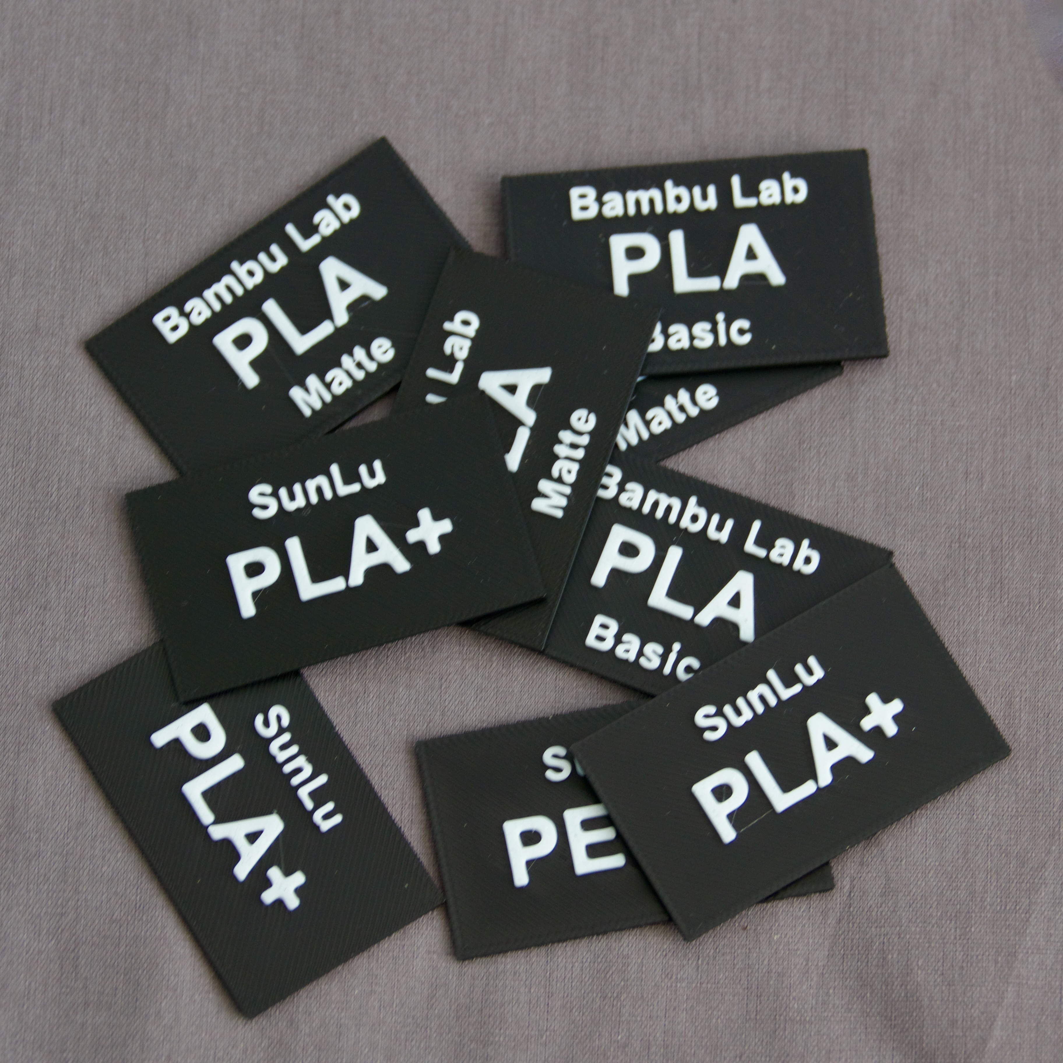 Label Stand With Swappable Labels by raymanengland | Download free STL ...